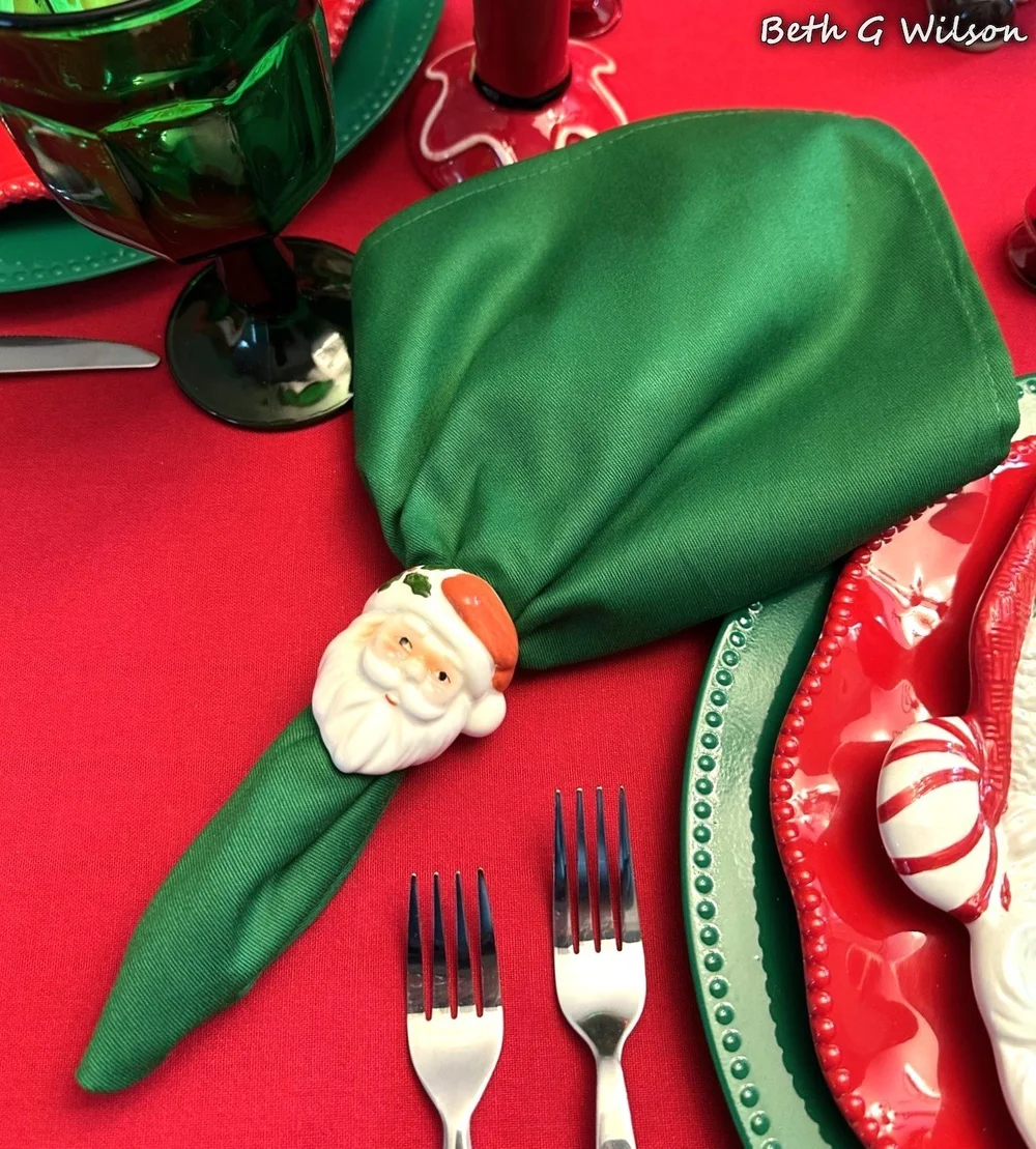A Santa Claus Christmas Tablescape — Whispers of the Heart