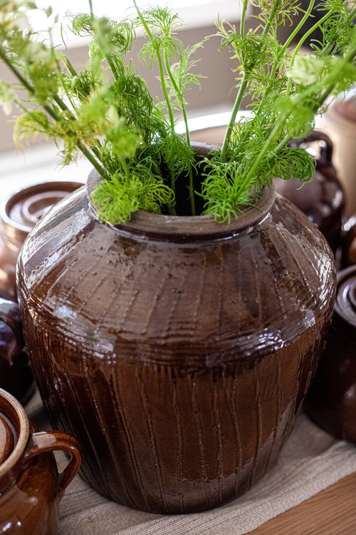 INSPIRATION | HOW I USED ANTIQUE AND VINTAGE CLAY POTTERY TO STYLE A ...