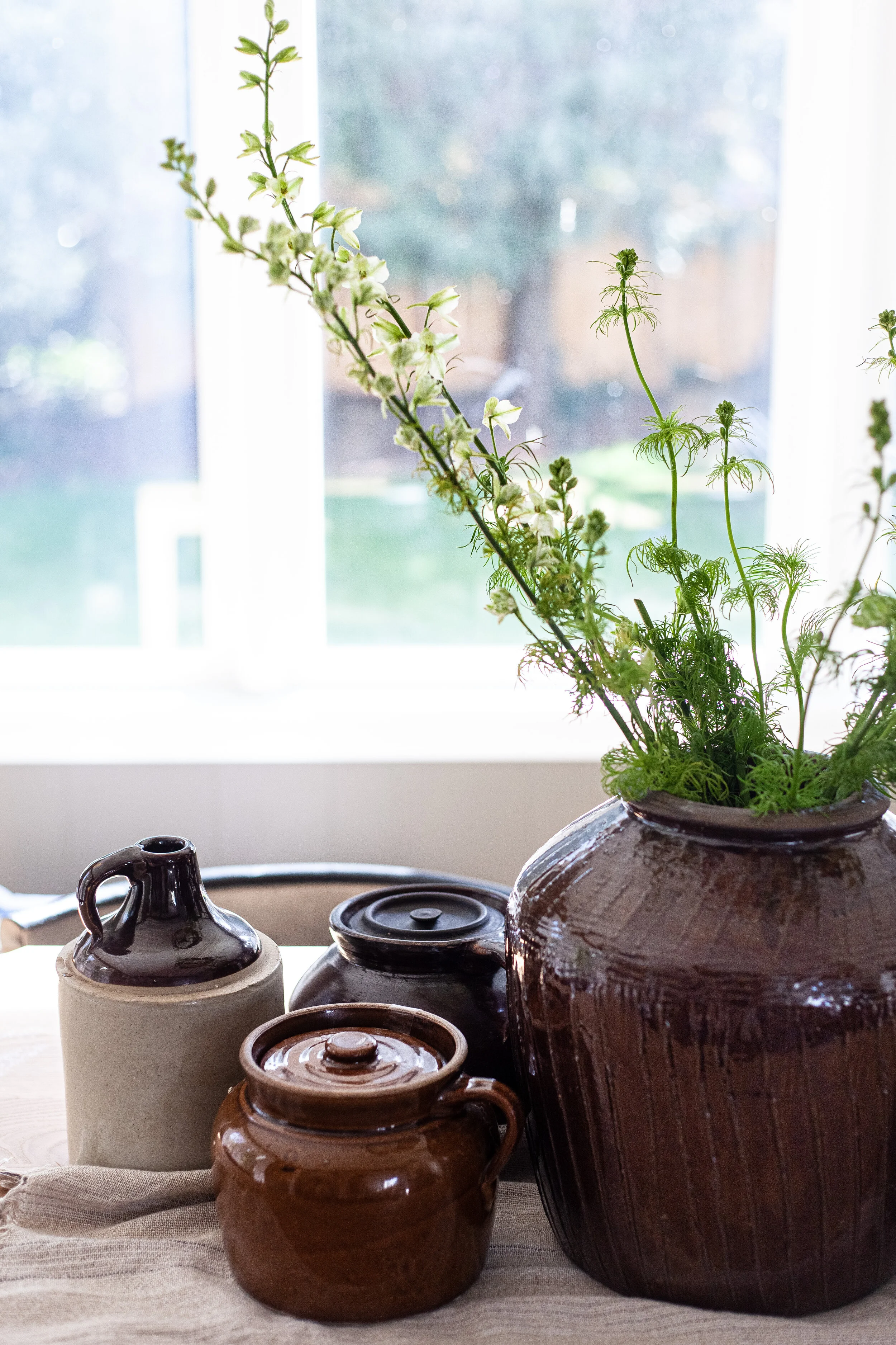 INSPIRATION | HOW I USED ANTIQUE AND VINTAGE CLAY POTTERY TO STYLE A ...