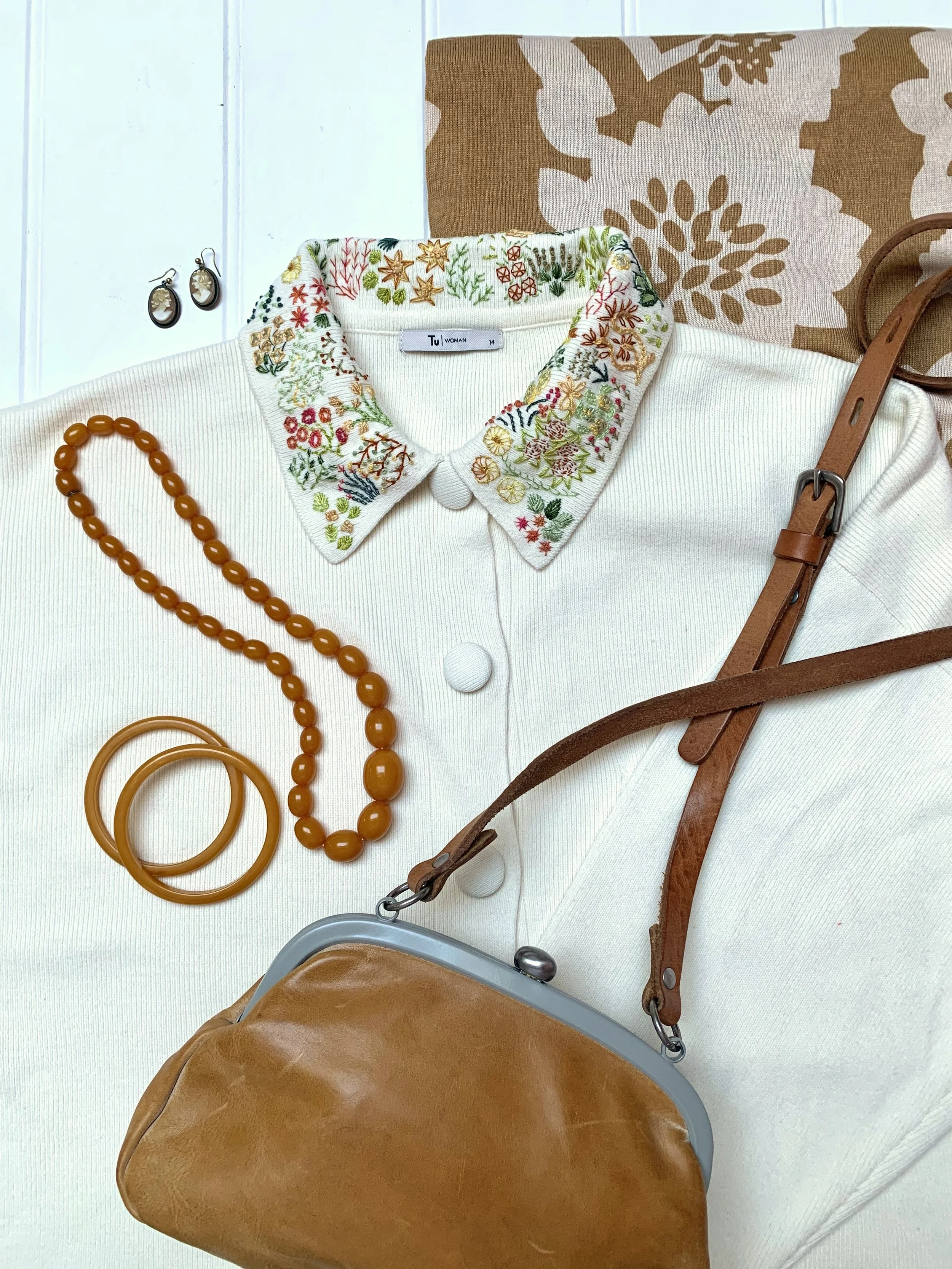 An Embroidered Collar — Ruby Seppings