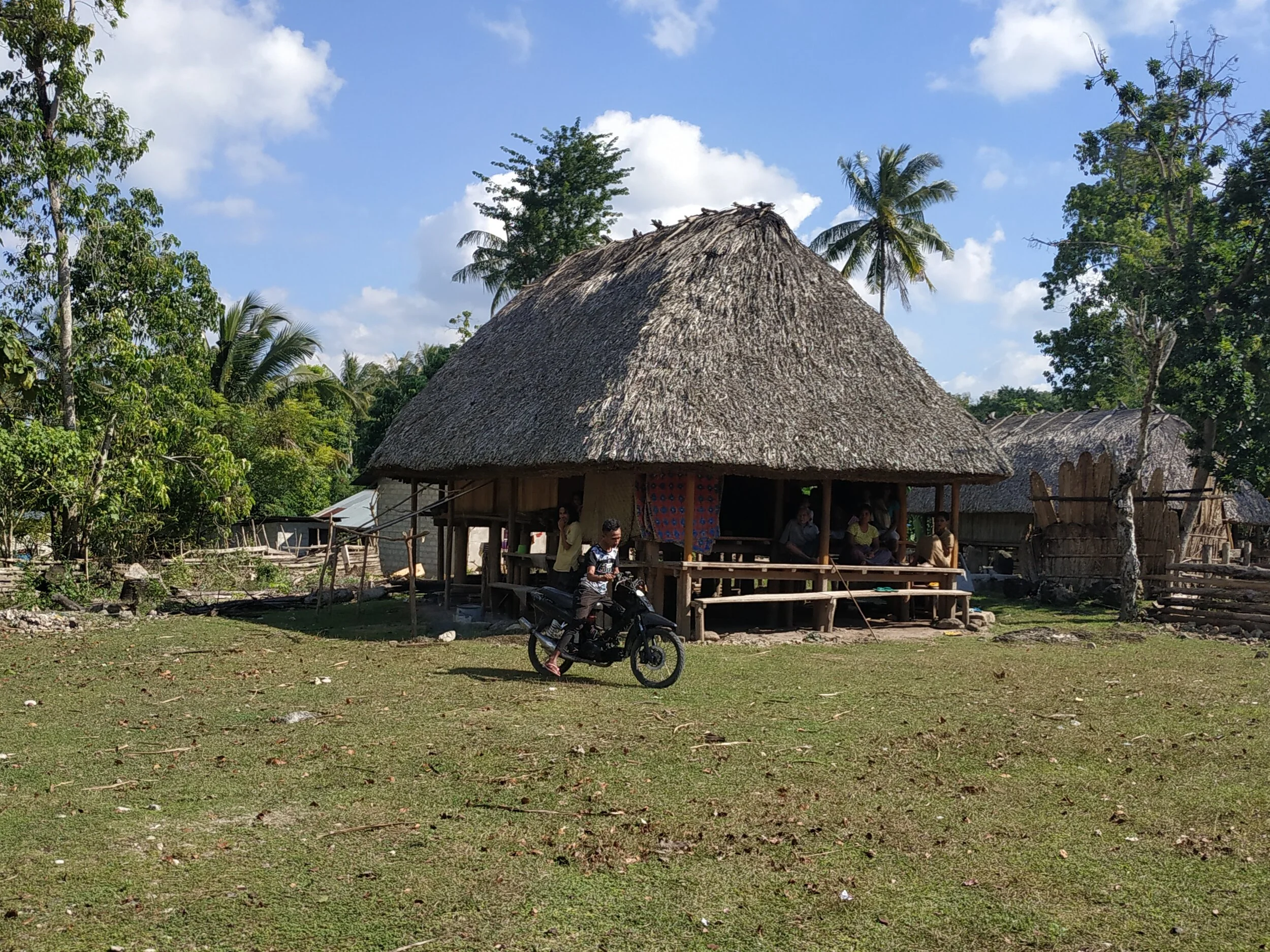 Ritual sword - Surik - Timor — Magellan Art Gallery — Magellan Art Gallery