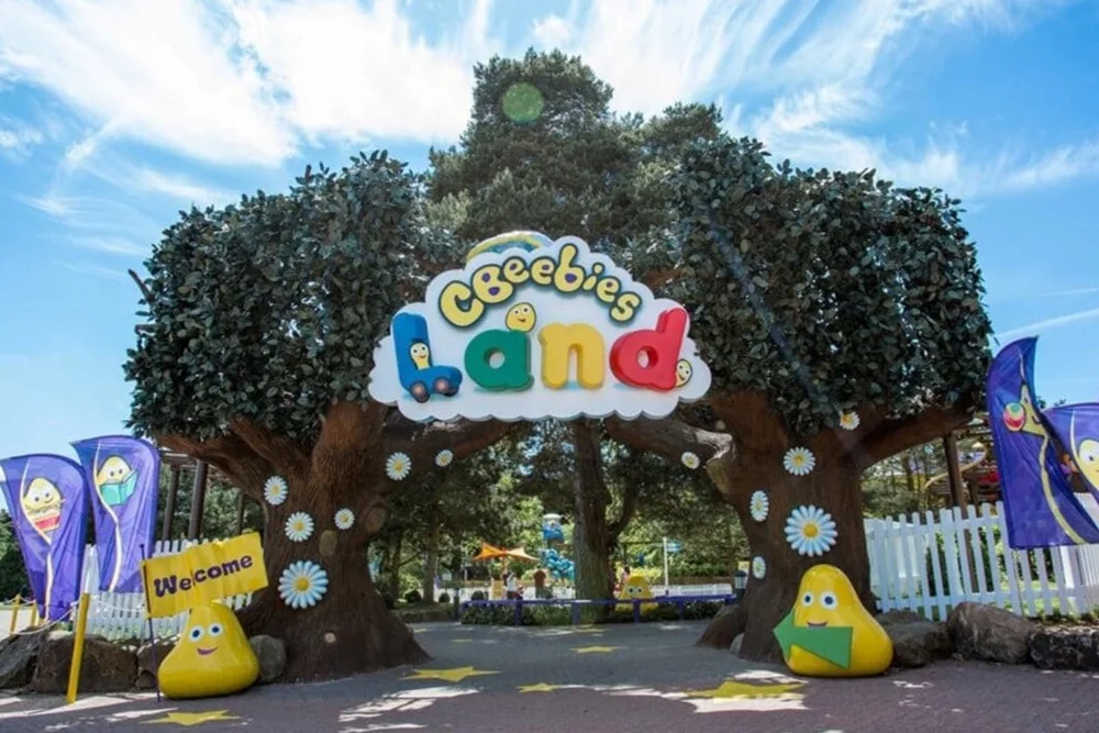 Themed Attractions — BEN DOWSON