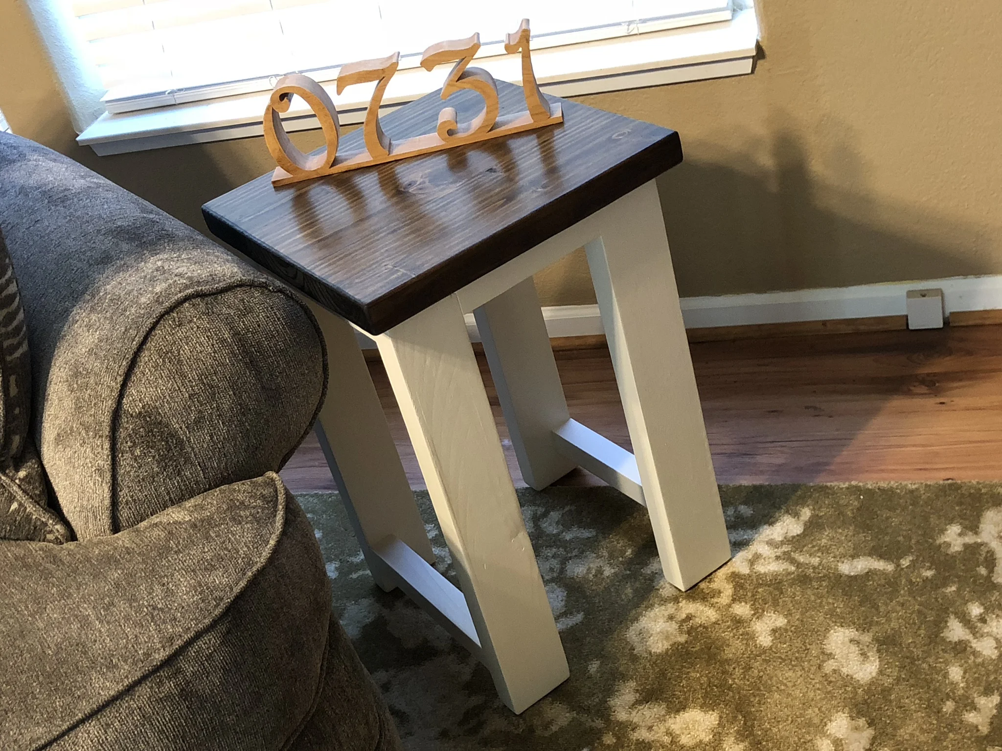 DIY Side Table — 731 Woodworks