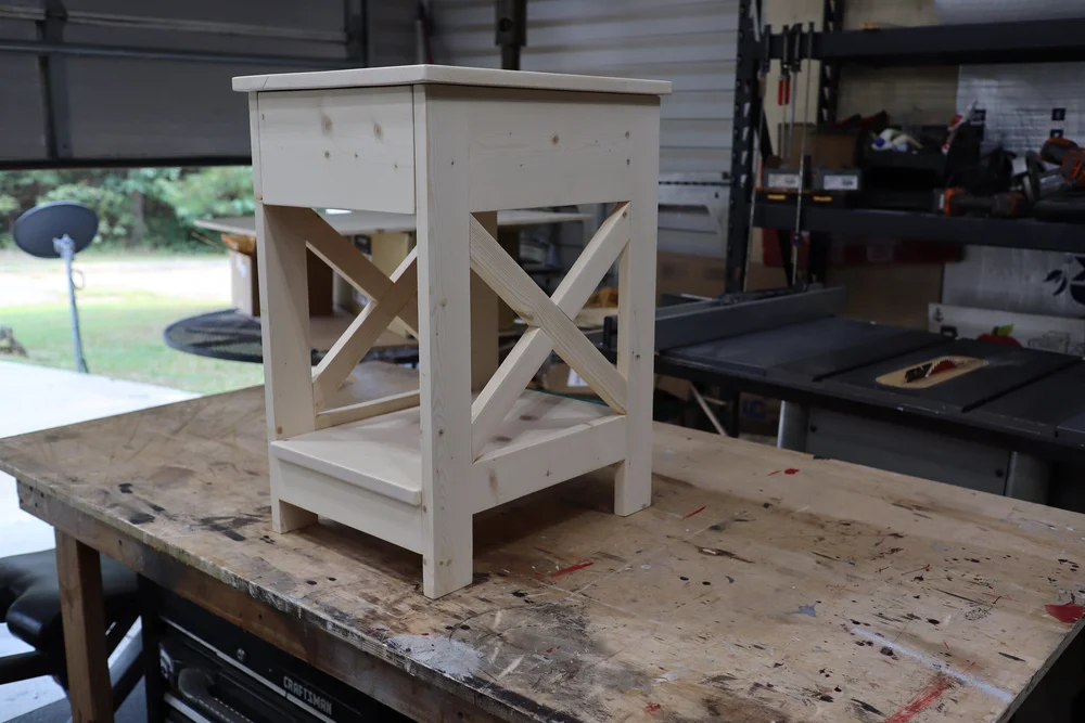 DIY Farmhouse End Table — 731 Woodworks