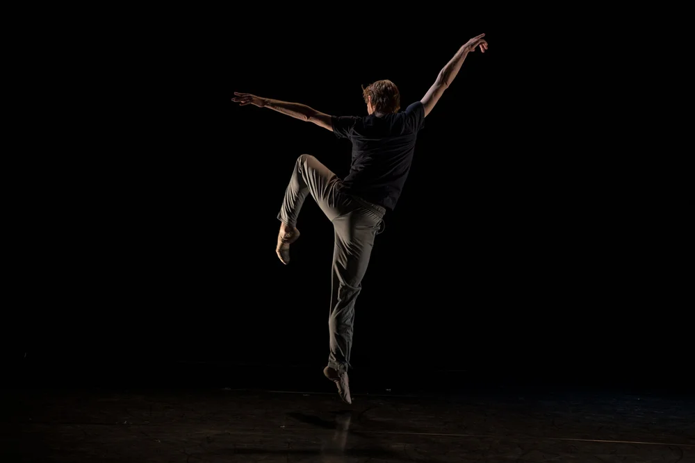 MEN IN DANCE