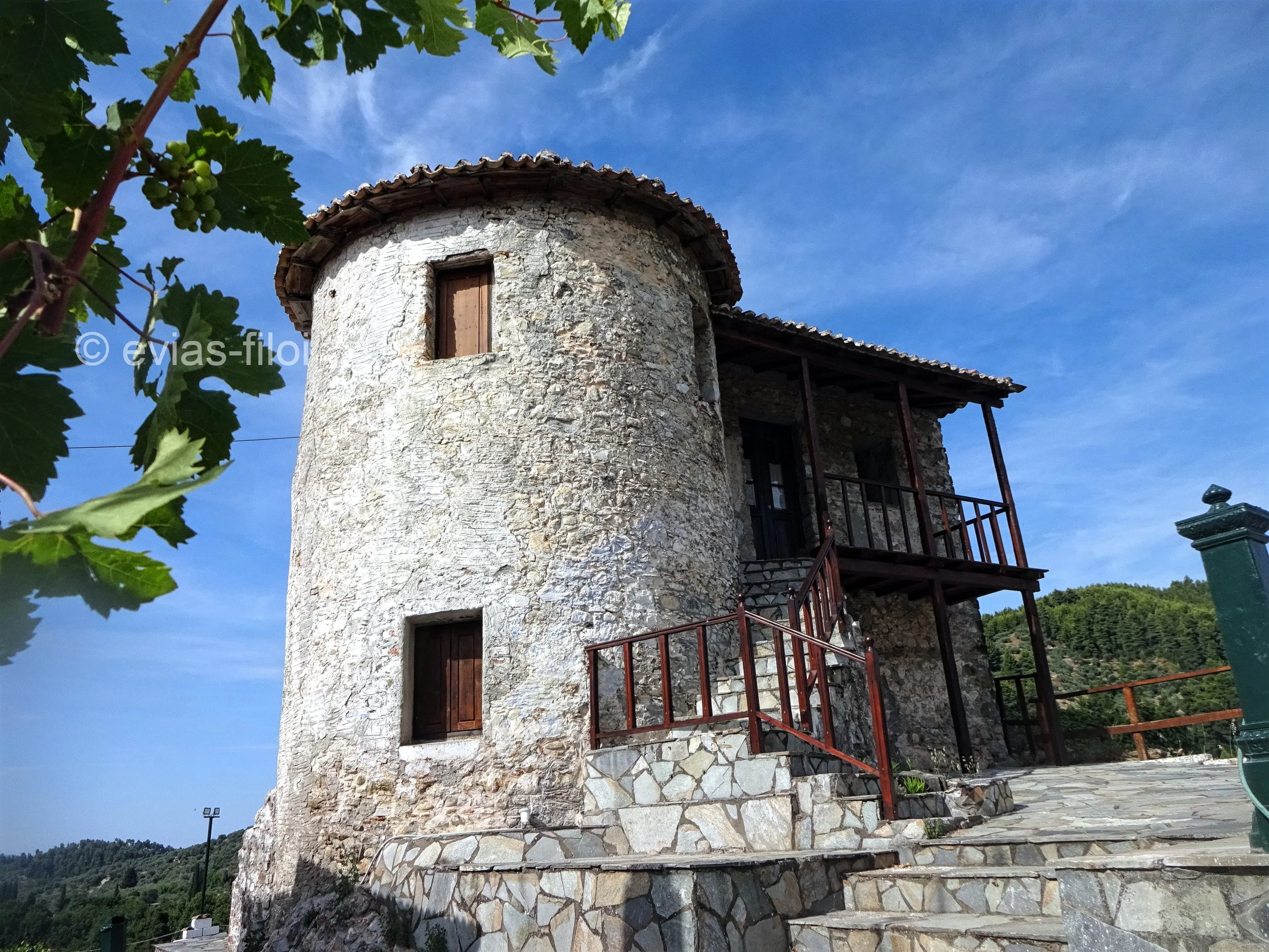 Γυρίσματα εκπομπής «ΚΥΡΙΑΚΗ ΣΤΟ ΧΩΡΙΟ ΞΑΝΑ» στις Γούβες — Εύβοιας Φίλοι