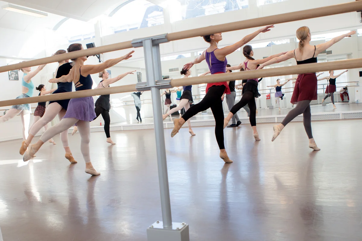 Zhembrovskyy is een ballet, dans en fitness school met studios in ...