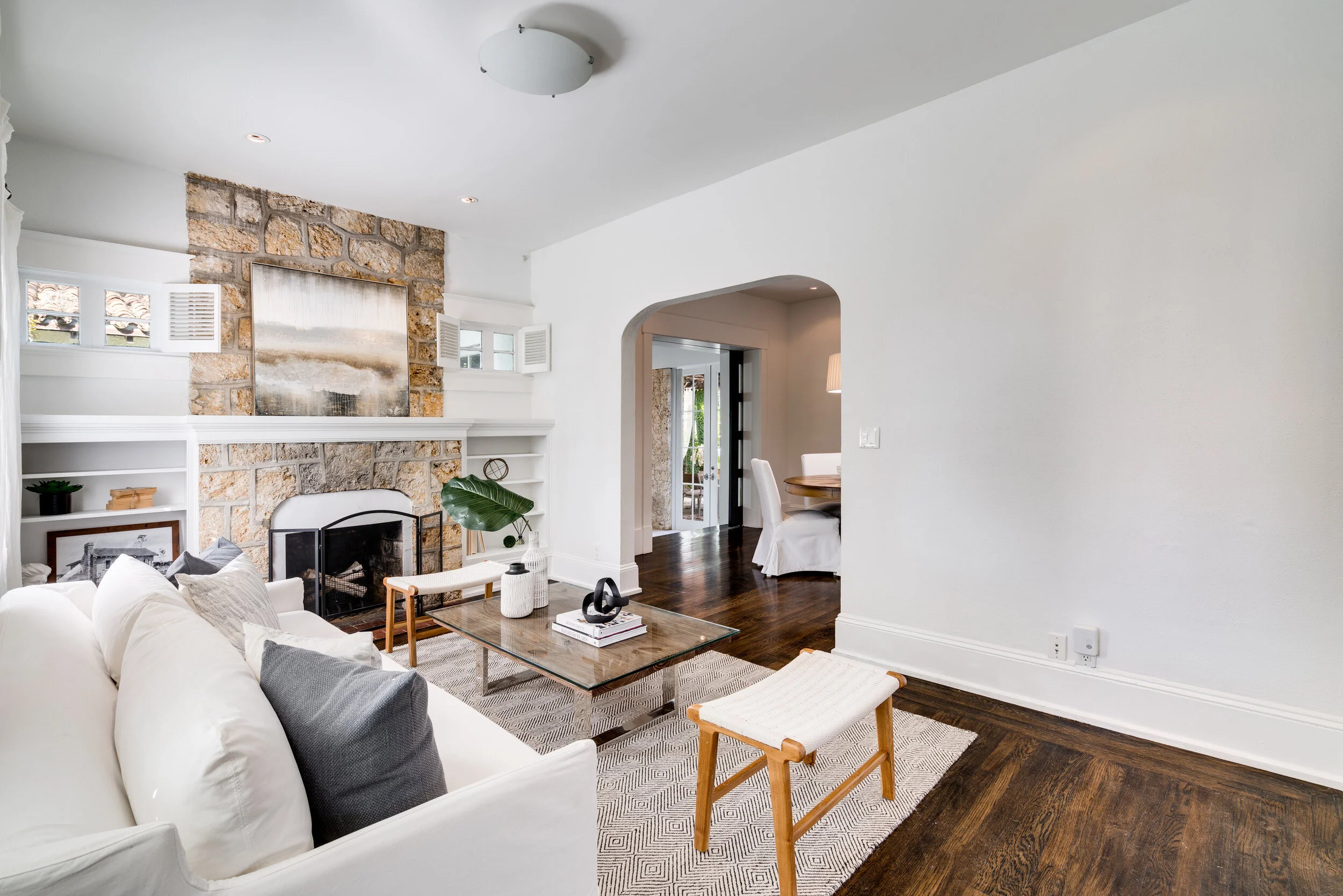 637 ALCAZAR AVENUE — LAURA MULLANEY & JANE GOMEZ-MENA