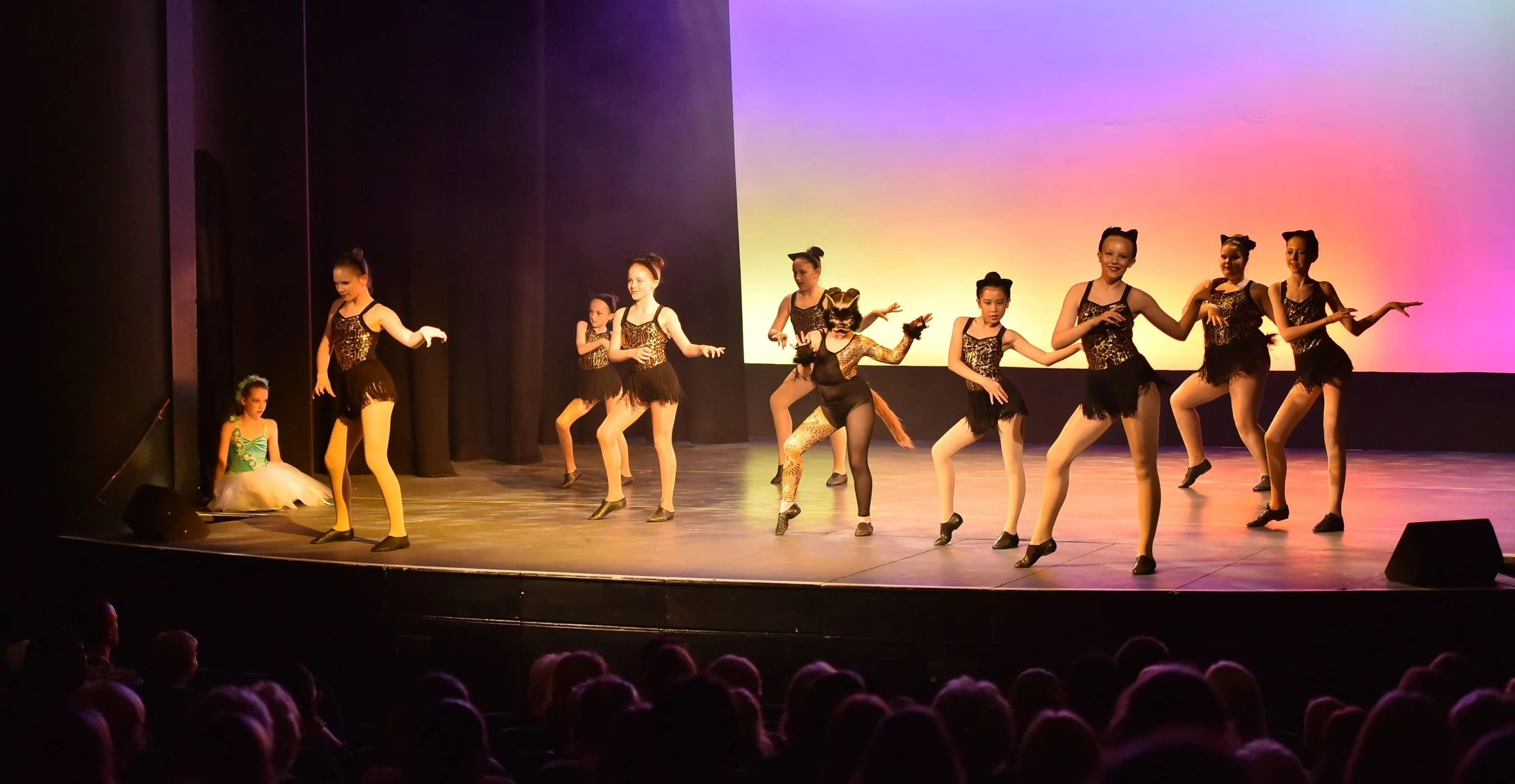 About — En Pointe Dance School
