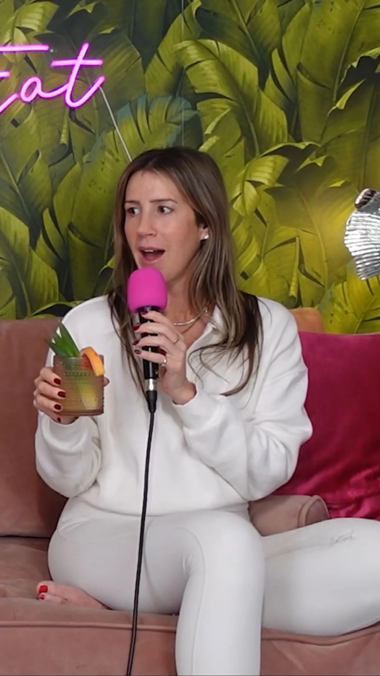 Hinge — Girls Gotta Eat