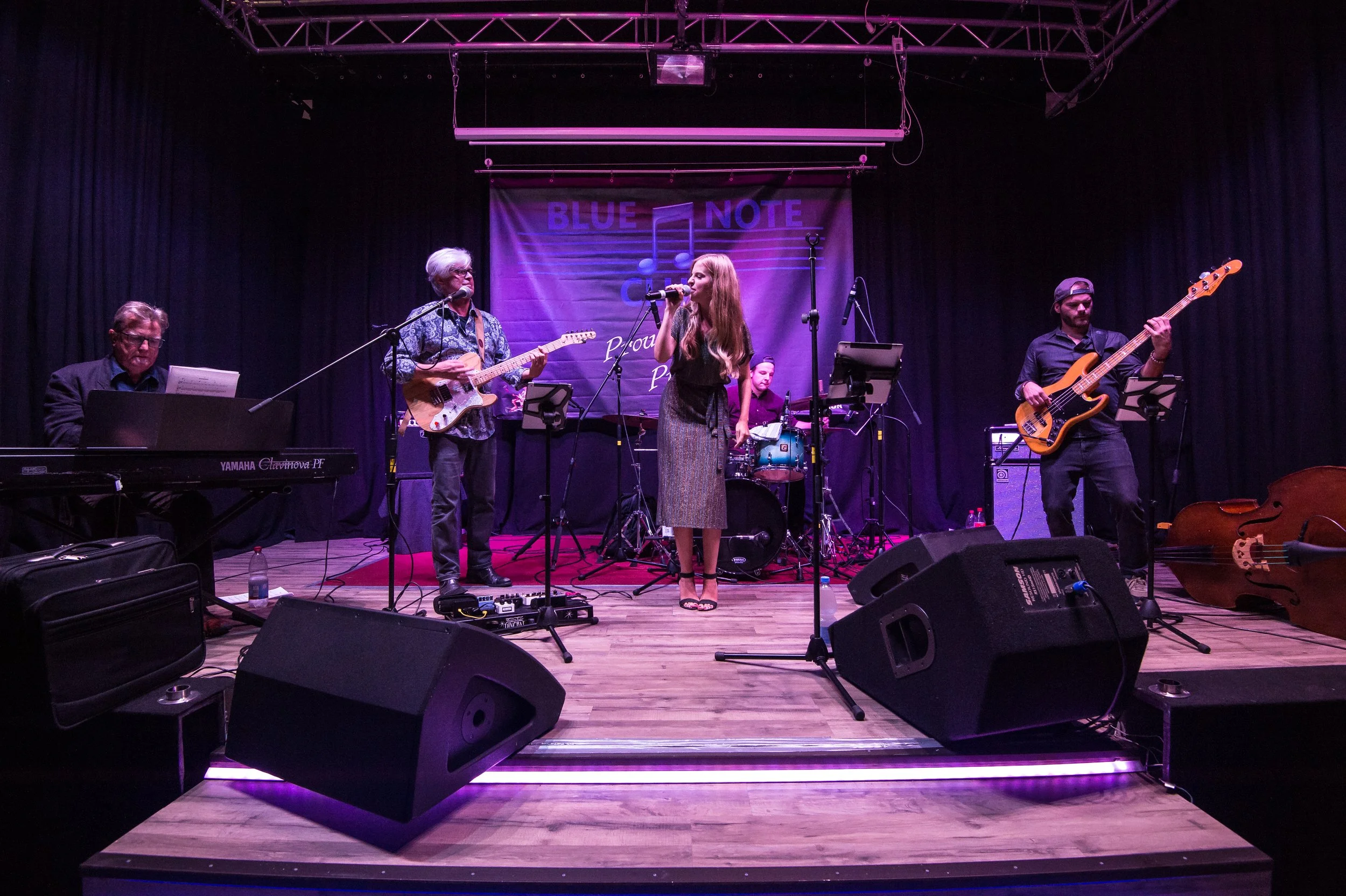 Kim Hofmann - Sängerin