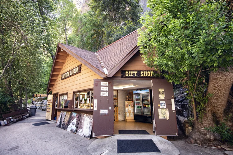 Exploring Boyden Cavern: Kings Canyon Cave Tours — Flying Dawn Marie ...