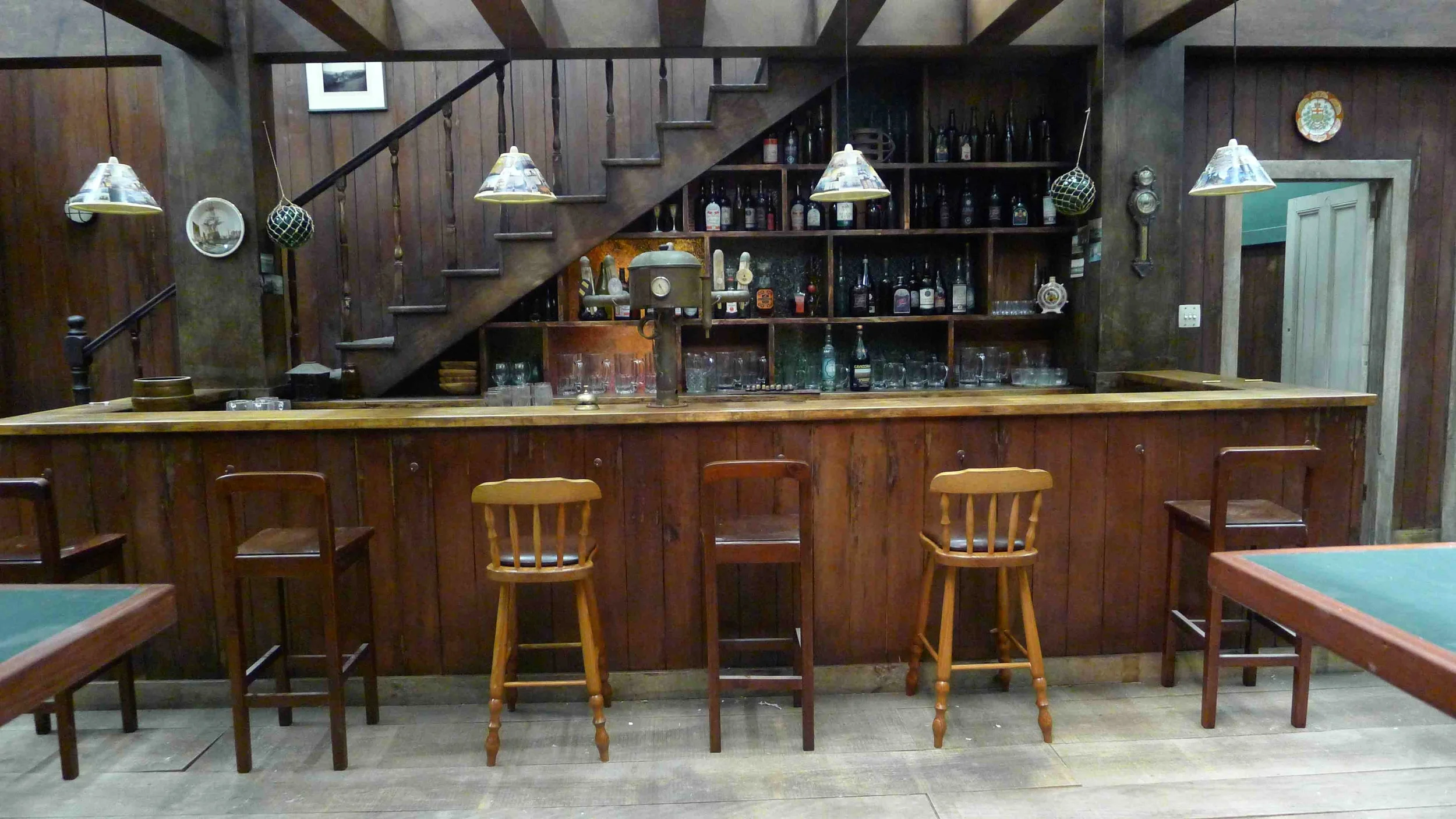 The Almighty Johnsons - Series 2 Tracey Collins - Production Designer ...