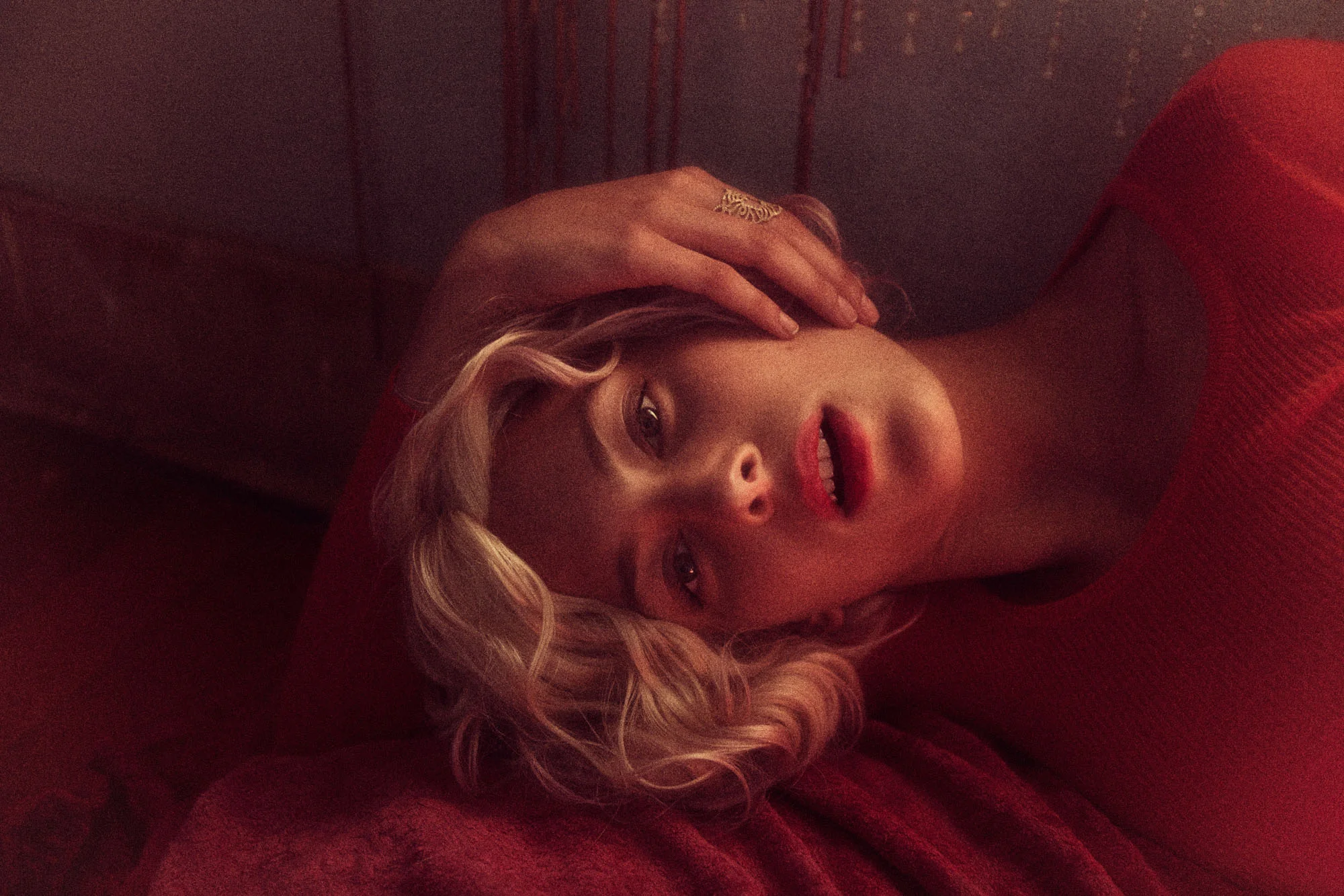 Nora Arnezeder