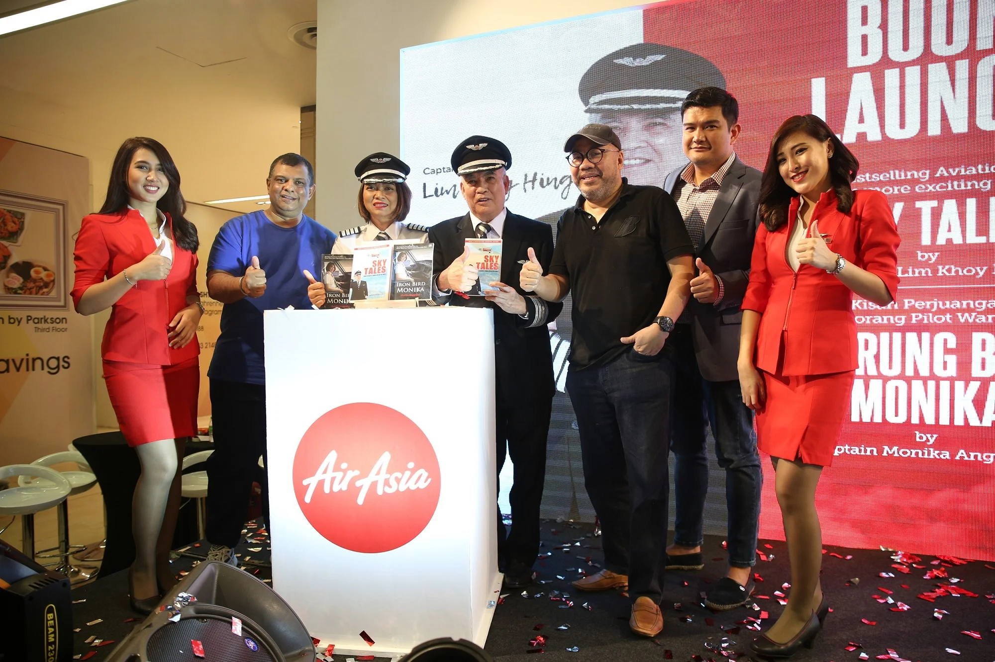 AirAsia lancar buku dua kapten — AirAsia Newsroom