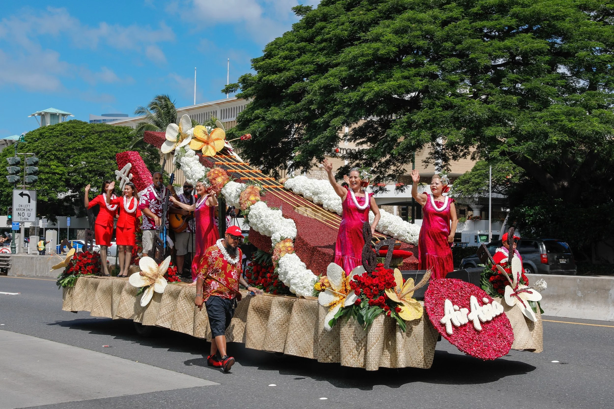 AirAsia de-thrones Hawaiian Airlines at annual Floral Parade in Hawaii ...