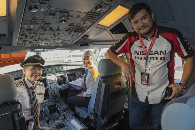 AirAsia is calling all pilots-to-be as it resumes Cadet Pilot Programme ...