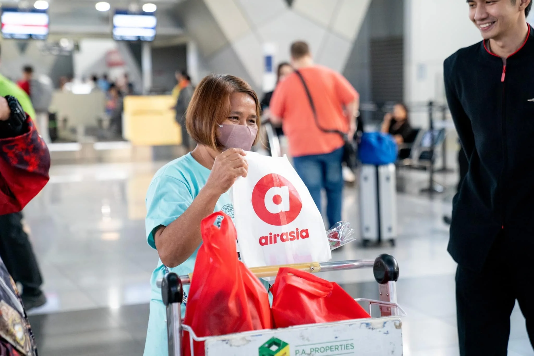 AirAsia Philippines surprises flying moms on Mother’s Day — AirAsia ...