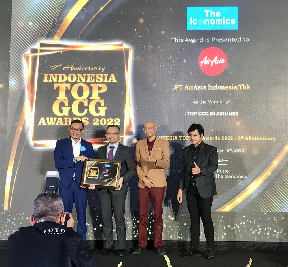 PT AirAsia Indonesia Tbk Raih Penghargaan Indonesia Top GCG Awards 2022 oleh The Iconomics ...