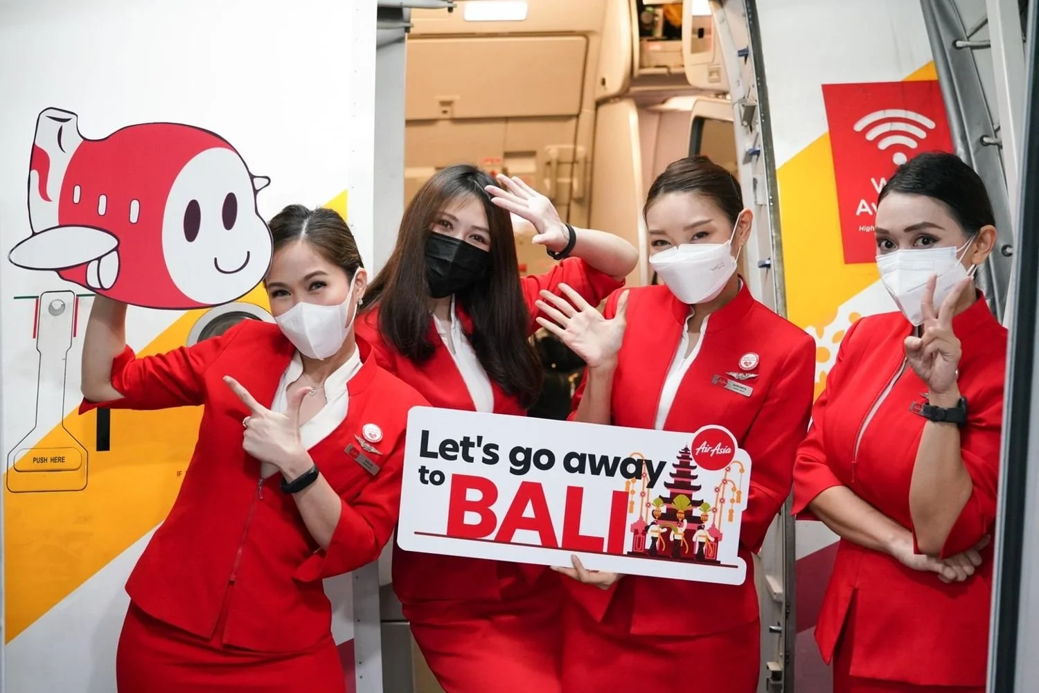 AirAsia sambut wisatawan dari Thailand pada pengoperasian kembali penerbangan rute Bangkok-Bali ...