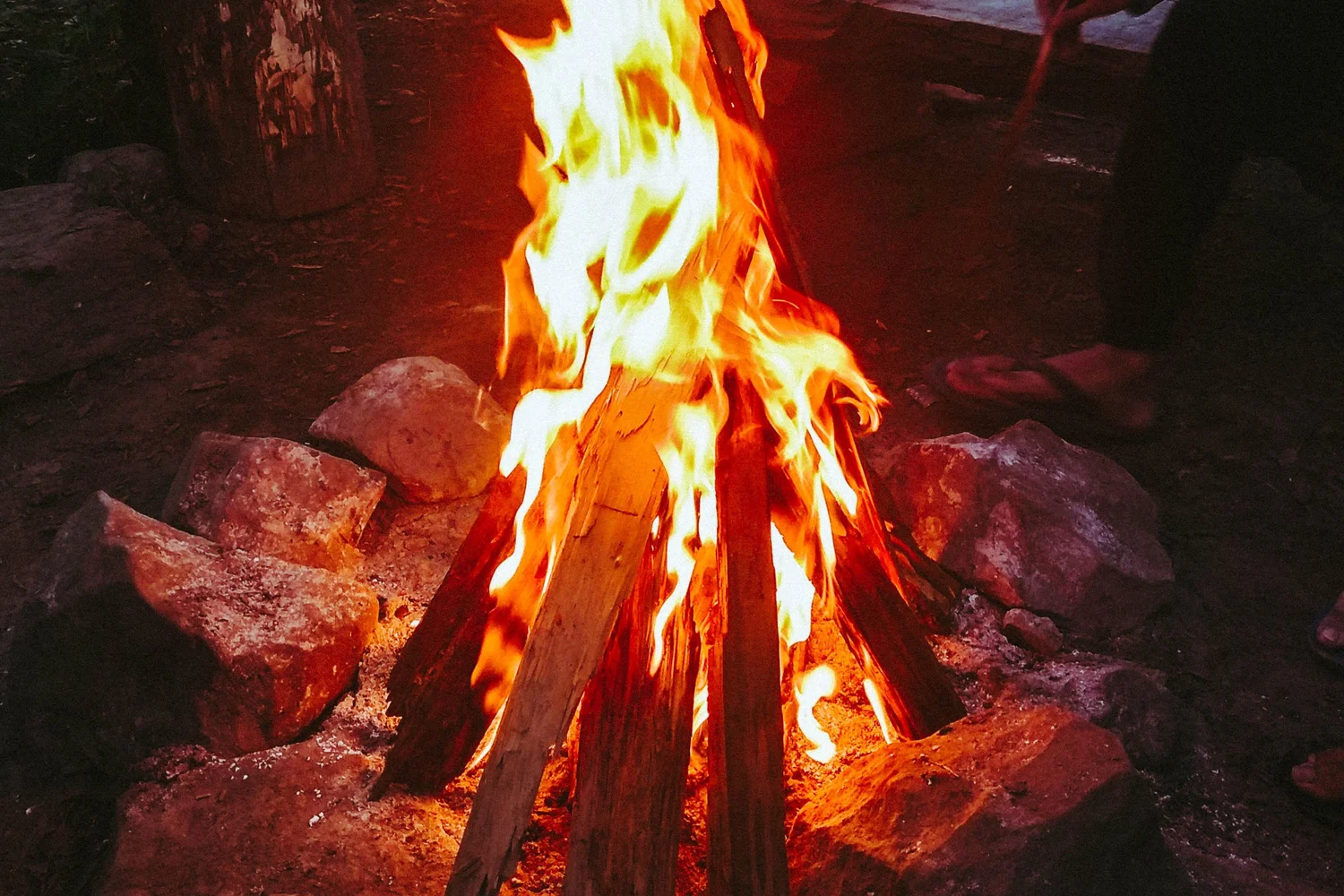 7 Tips to Reduce Fire Pit Smoke | Studio Nisho