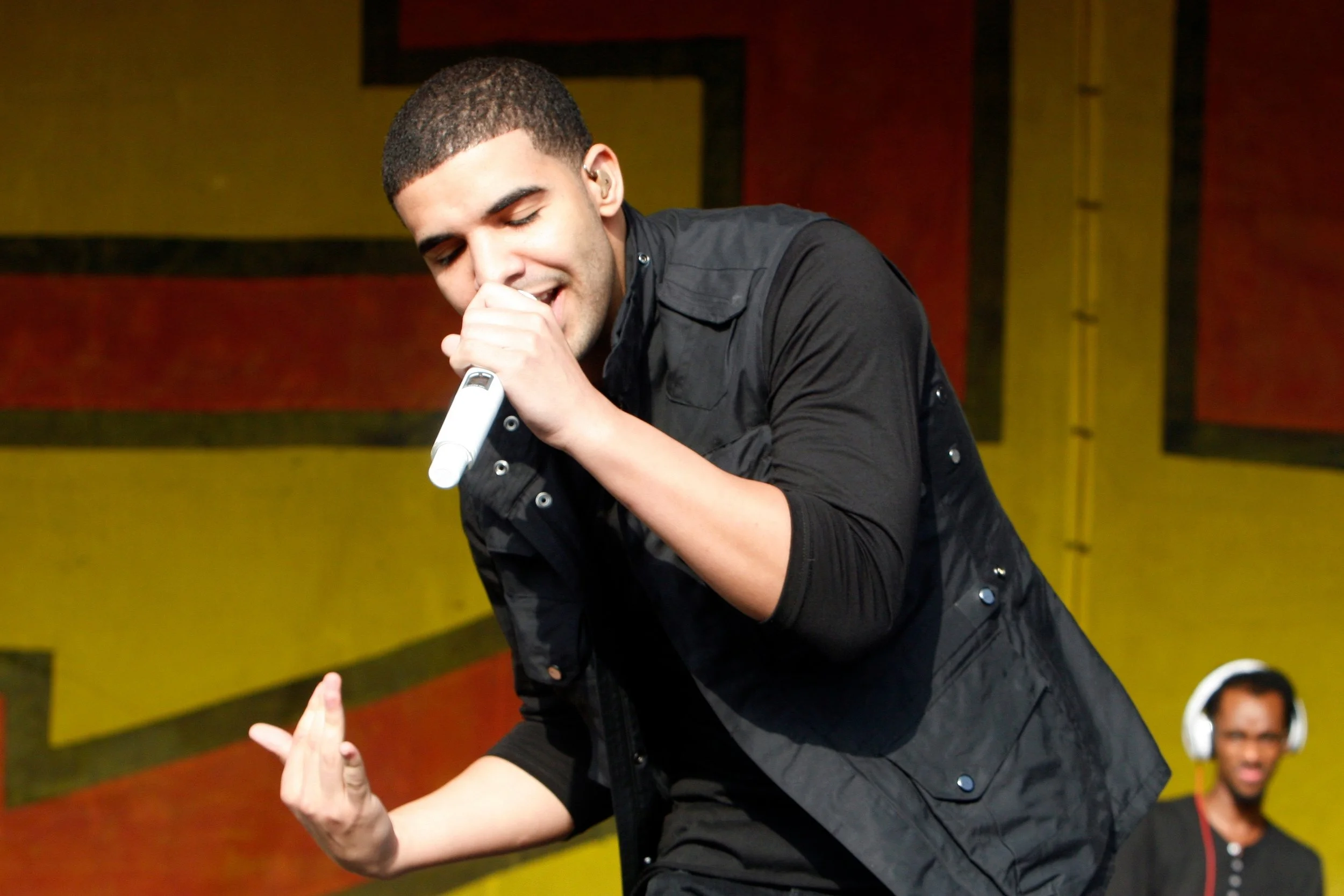 Drake Becomes First Rapper to Place 10 Albums Simultaneously on ...