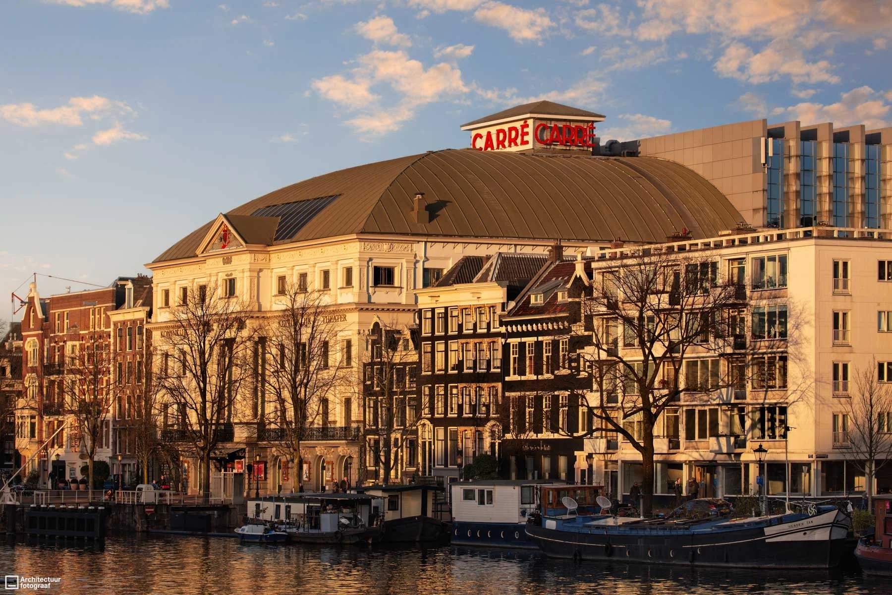 De prachtige zaal van Koninklijk Theater Carré — Architectuurfotograaf ...