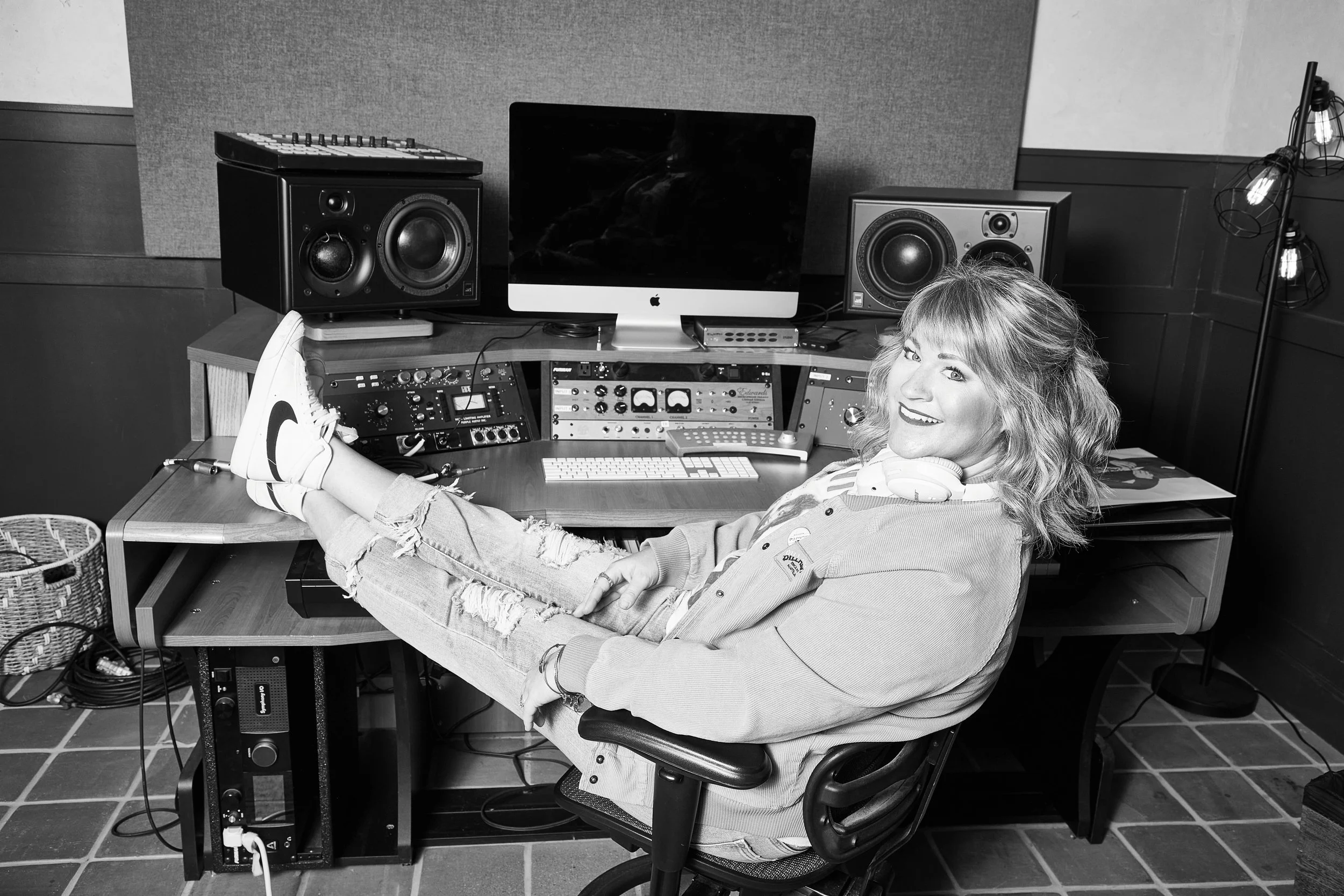 About Us — Resin8 Music