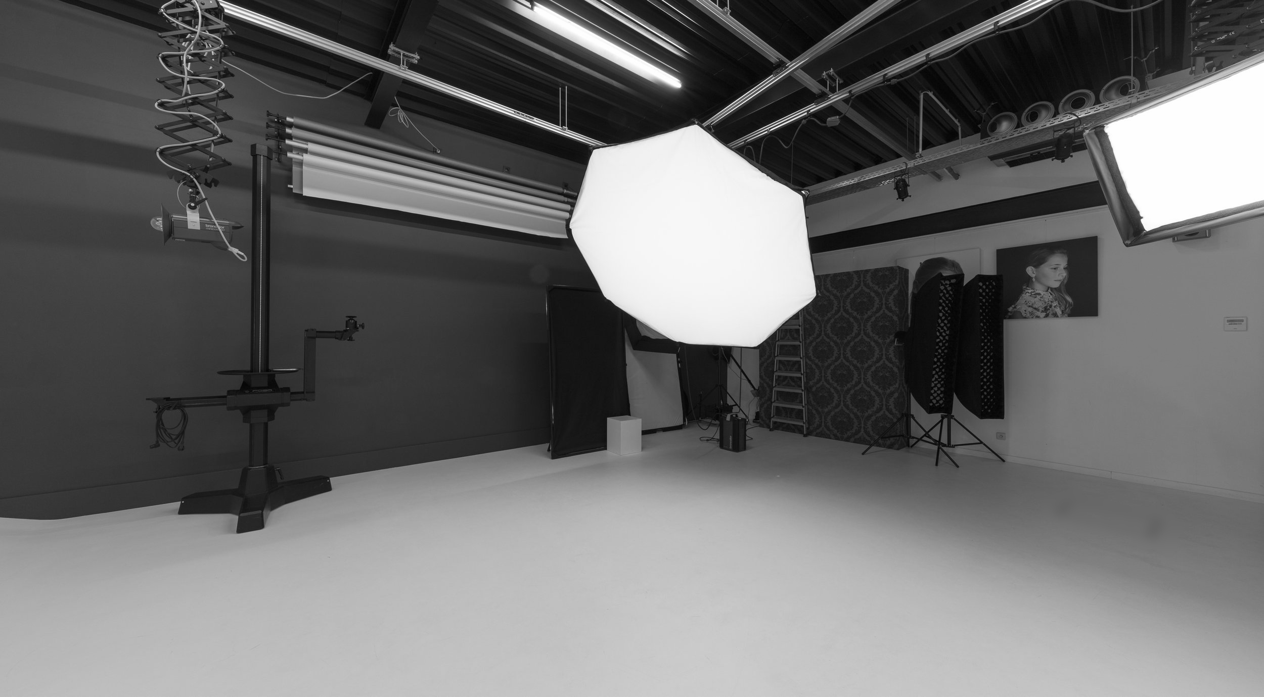 CONTACT — DE FOTOGRAAF