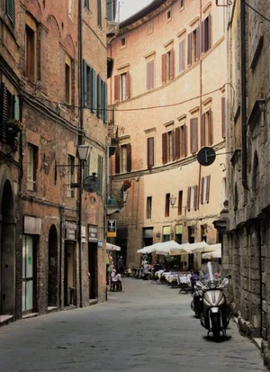A Summer Getaway to Siena, Italy — Curated Travel