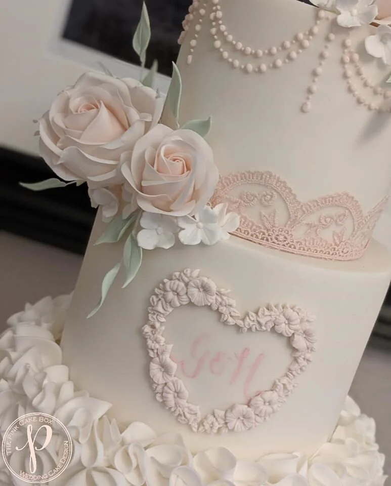Wedding Cakes With Pearls And Flowers
