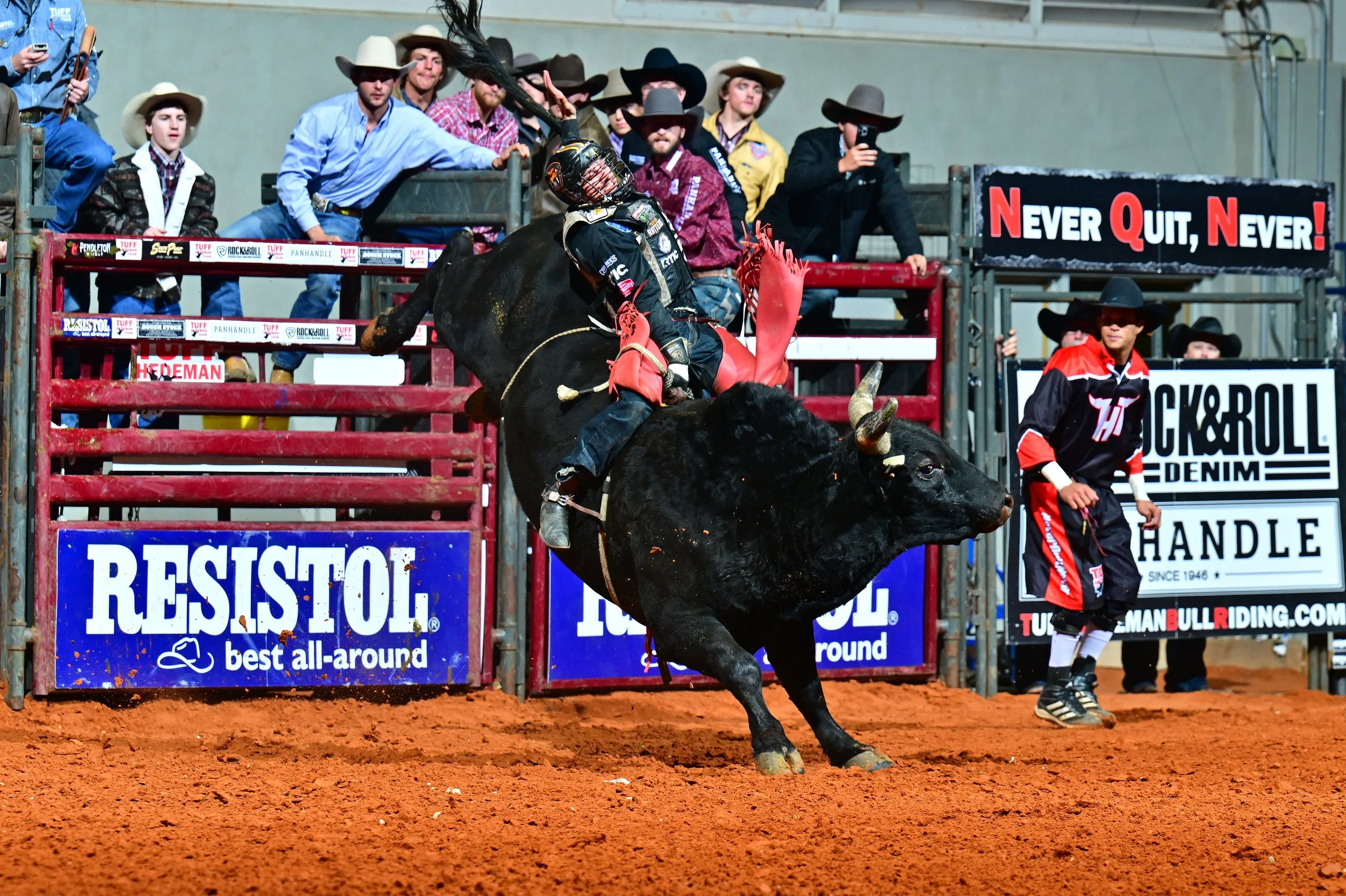 Stephenville bull rider goes 3 for 3 to win $27,000 in Hobbs — Tuff ...