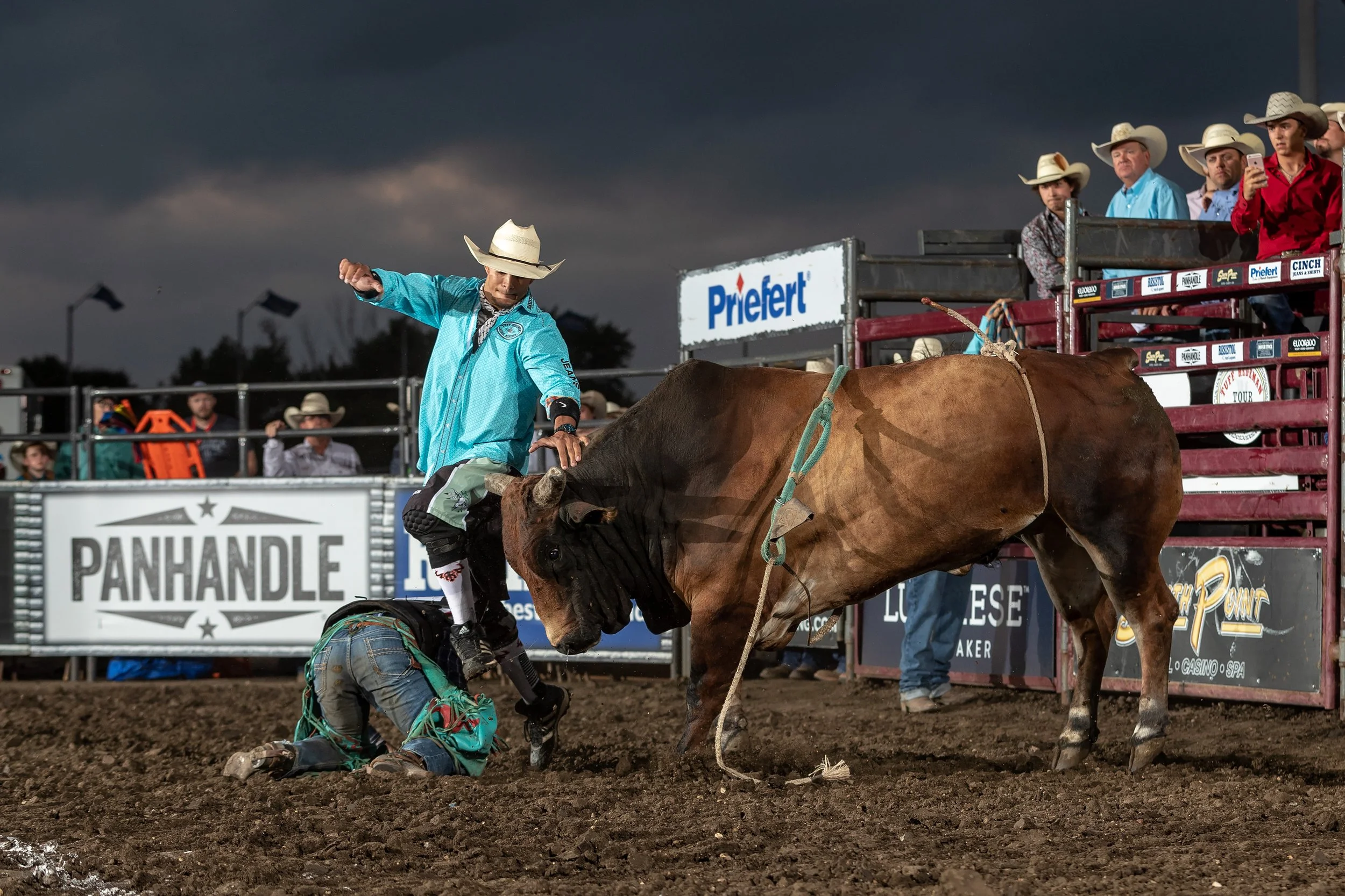 Fan Favorite Red Wilk Construction Tuff Hedeman Bull Bash Returns to ...