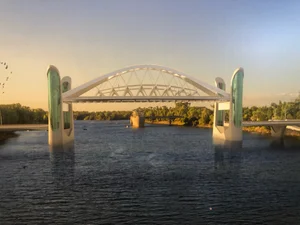 City unveils striking modern design for new I Street bridge