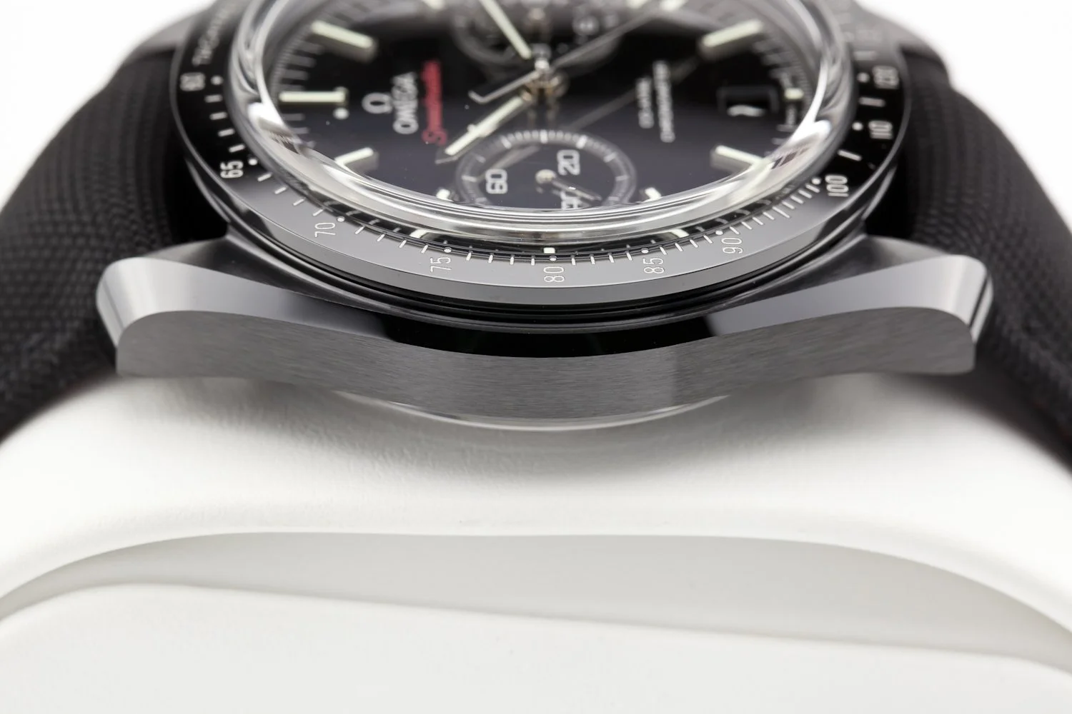 Omega Speedmaster Dark Side of the Moon 311.92.44.51.01.007 — Watch ...