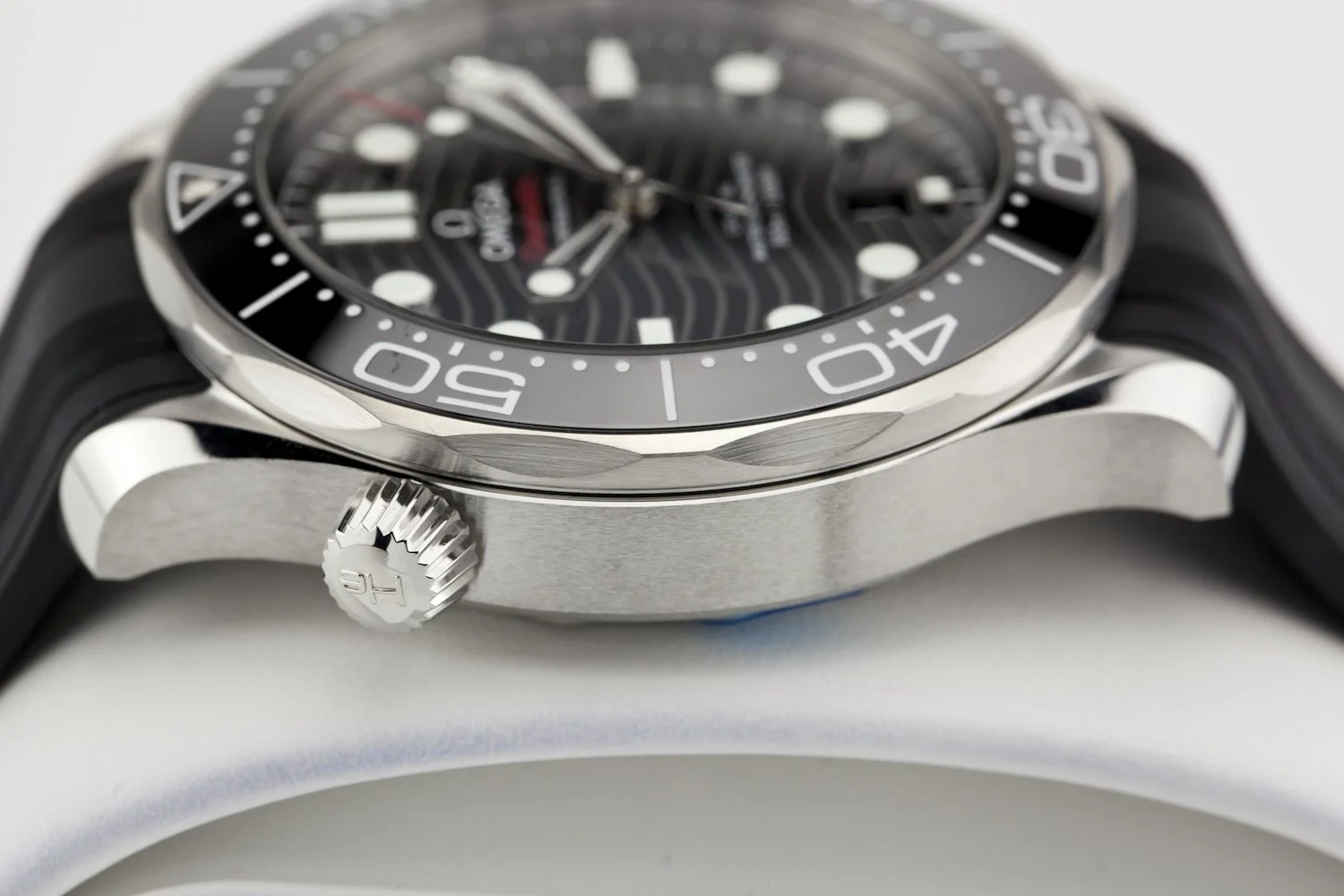 Omega Seamaster 300M Black Diver 42mm 210.32.42.20.01.001 — Watch ...