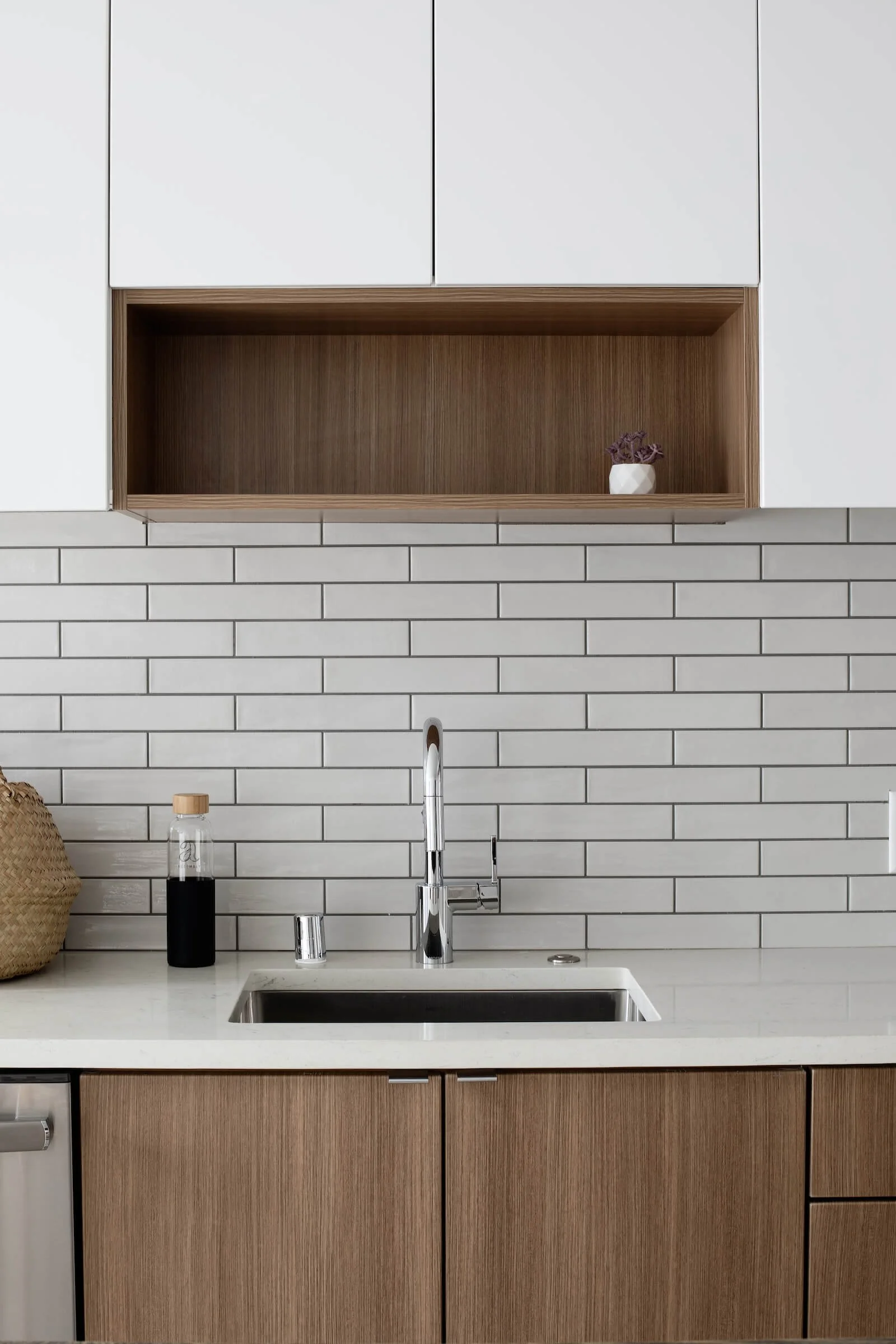 Assembly — Vida Design