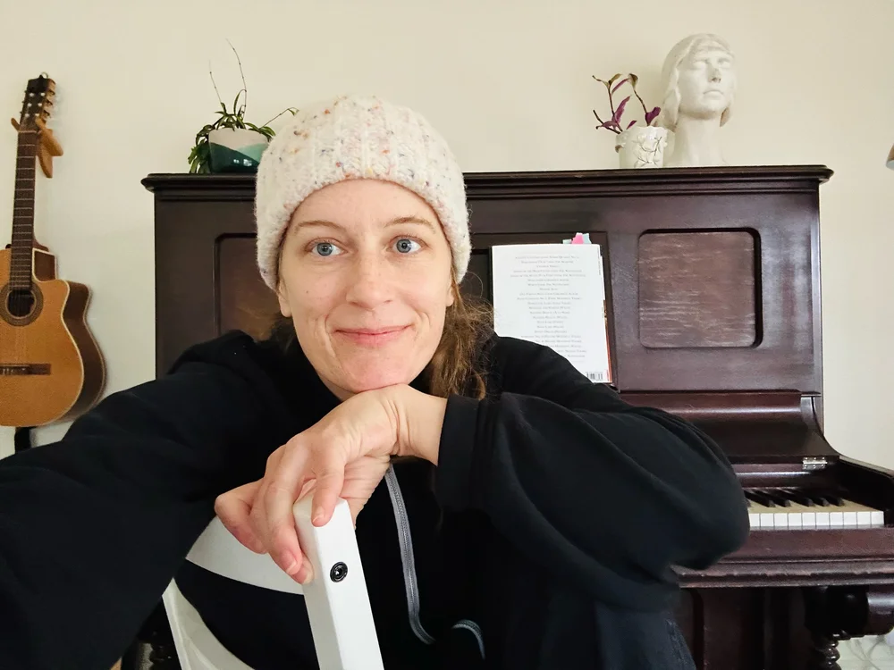 Home — Laura Gibson