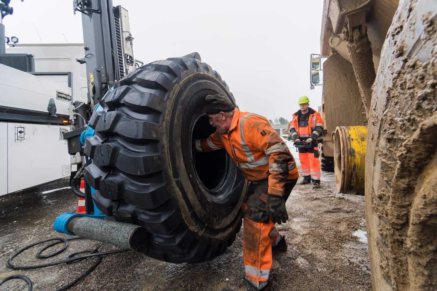 Safety in Tyre Handling – Protecting Workers & Equipment