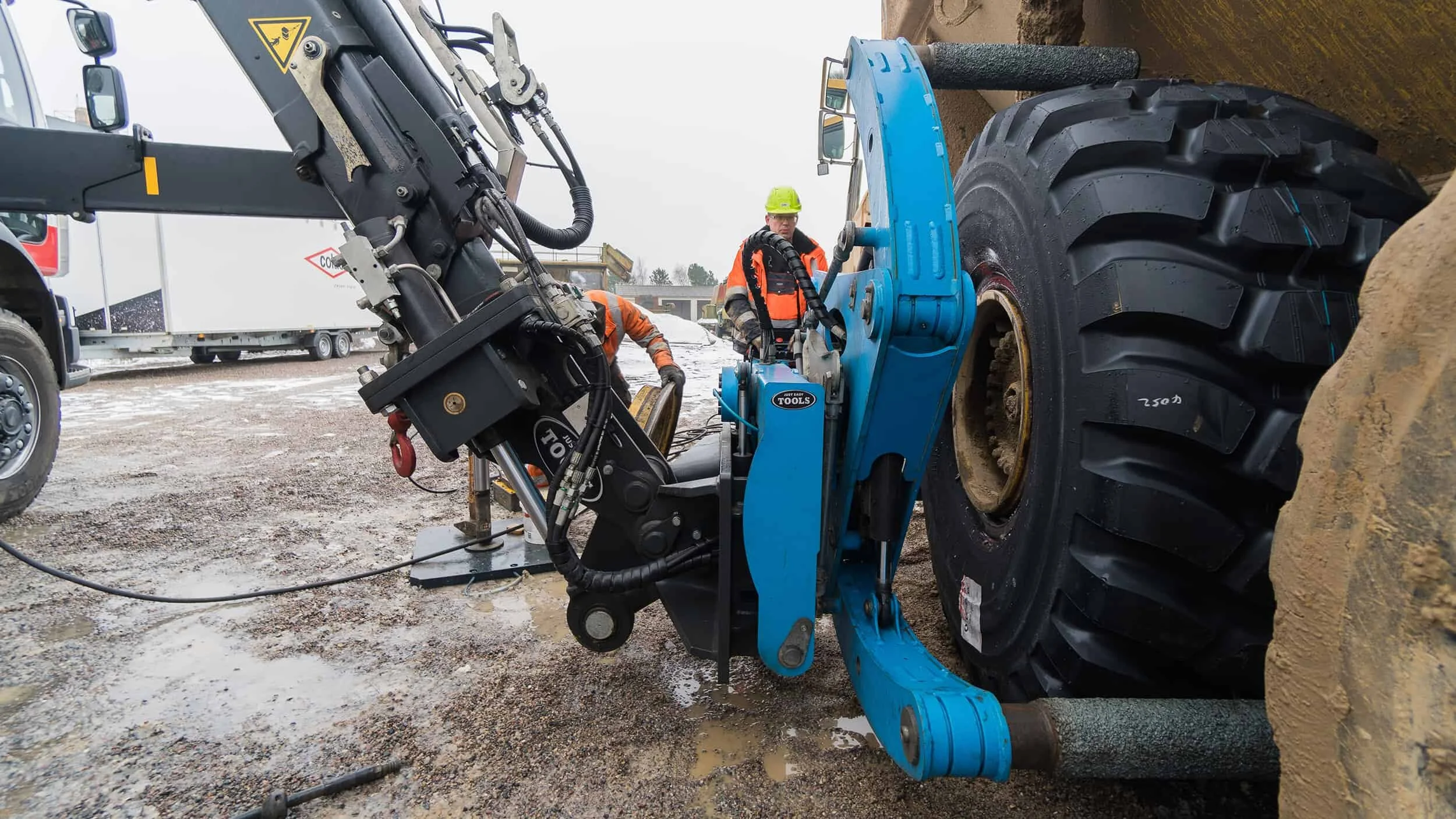 Tyre handlers - Specialized solutions for tyre handling