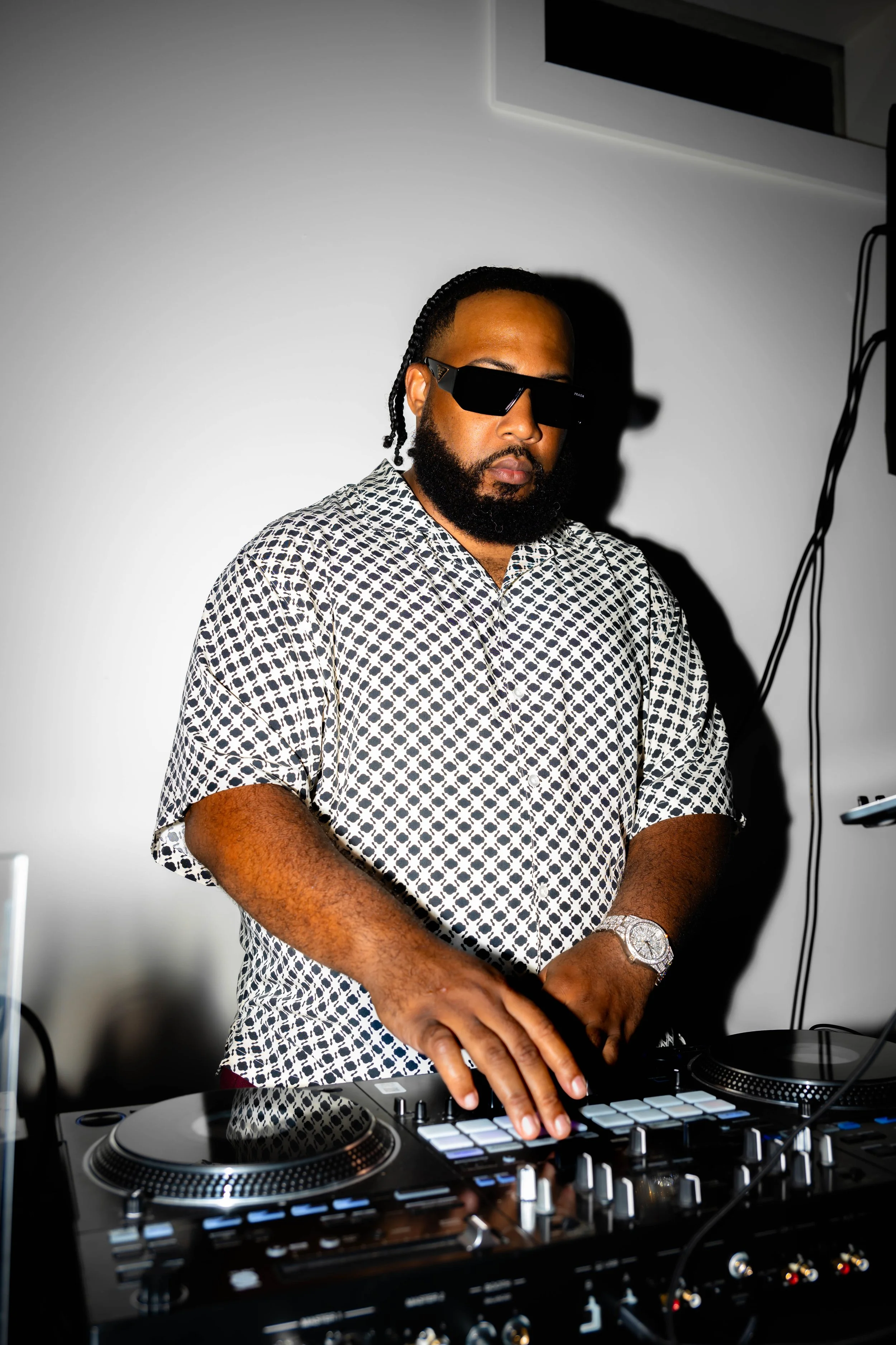 DJ iAM - Corporate, Sports Events & Wedding DJ
