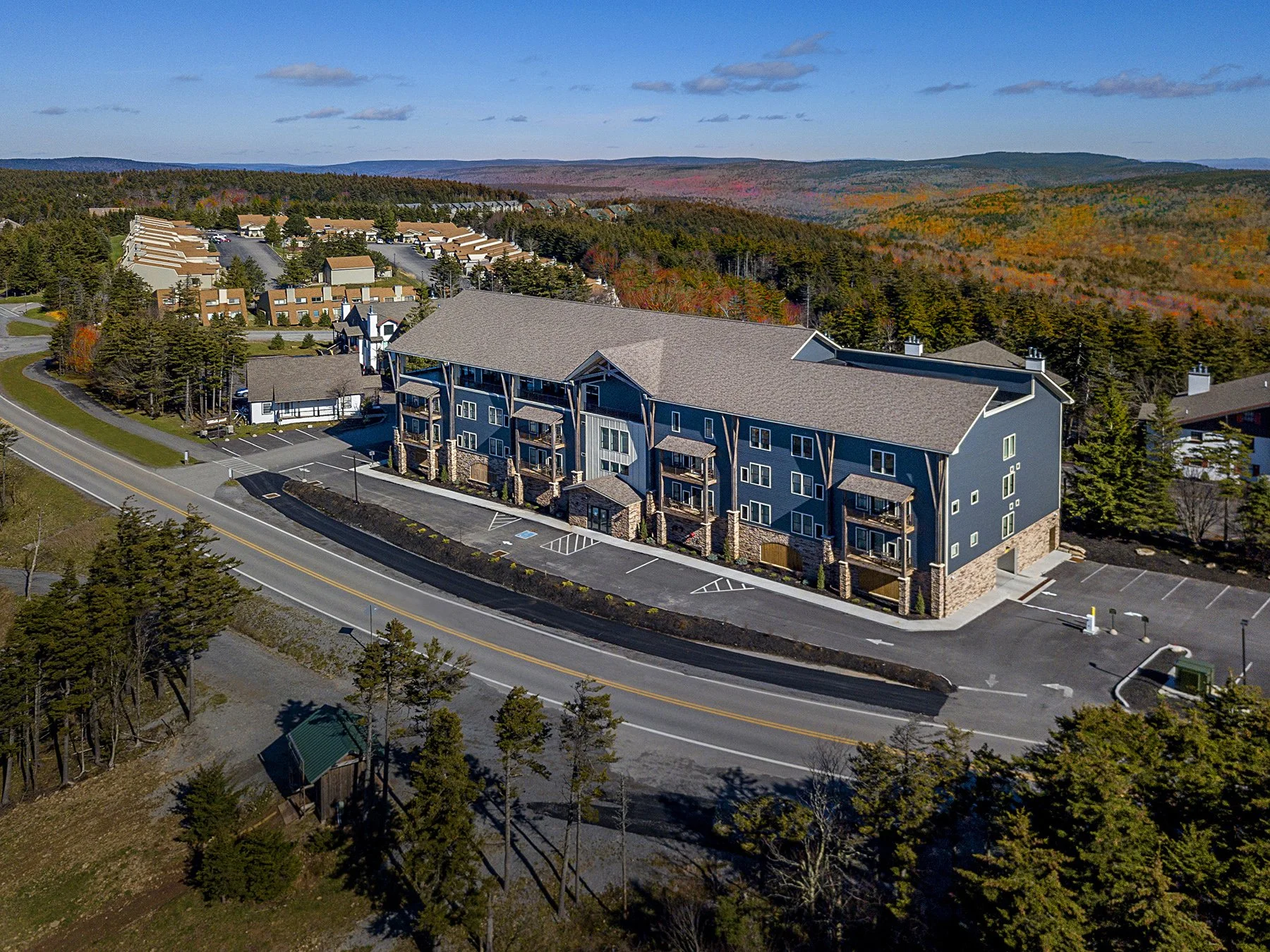 CORDUROY INN & LODGE - SNOWSHOE — Paramount Builders