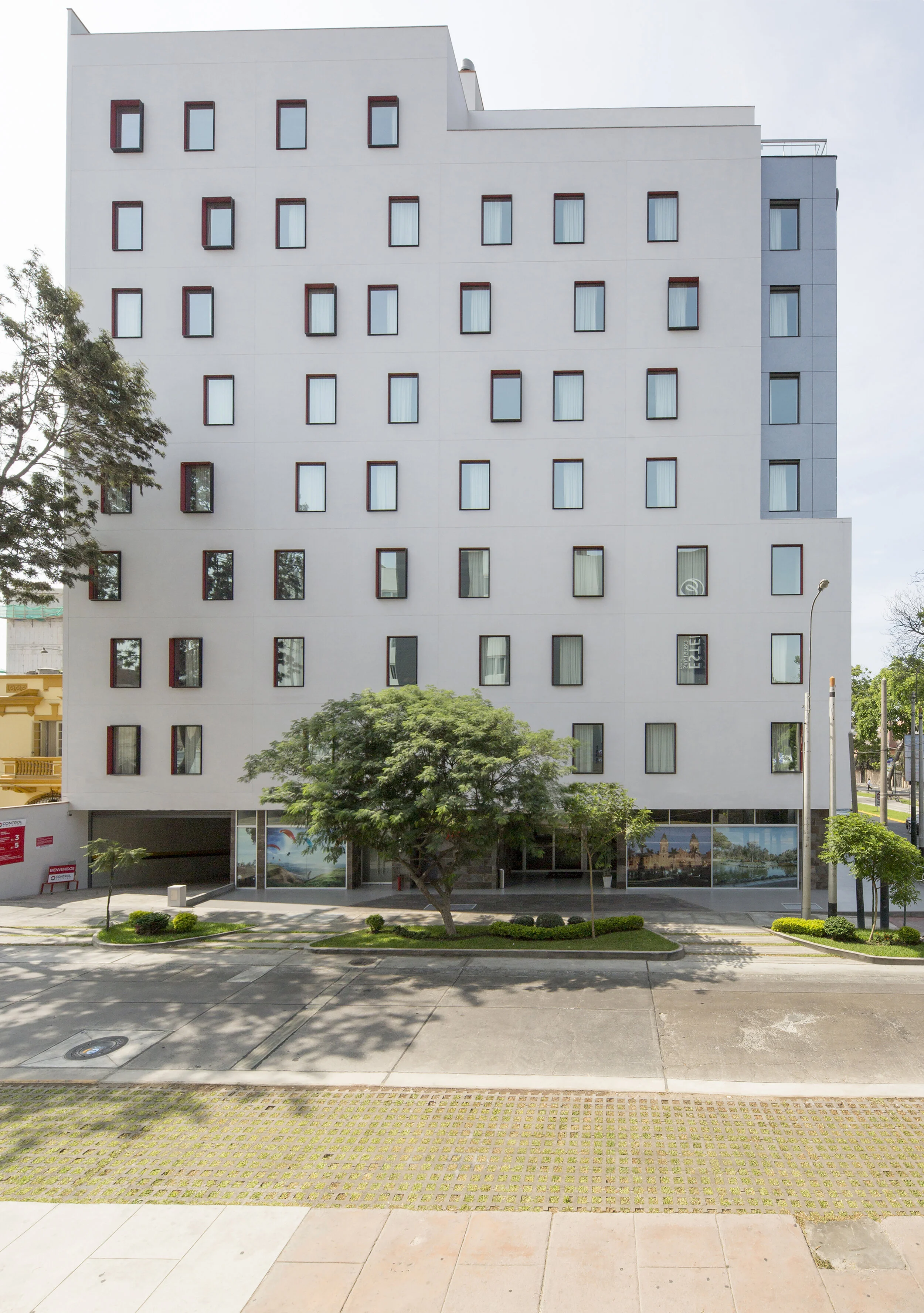 Hotel Hampton by Hilton - Lima — AQUIDOS | Architecture & Urbanism