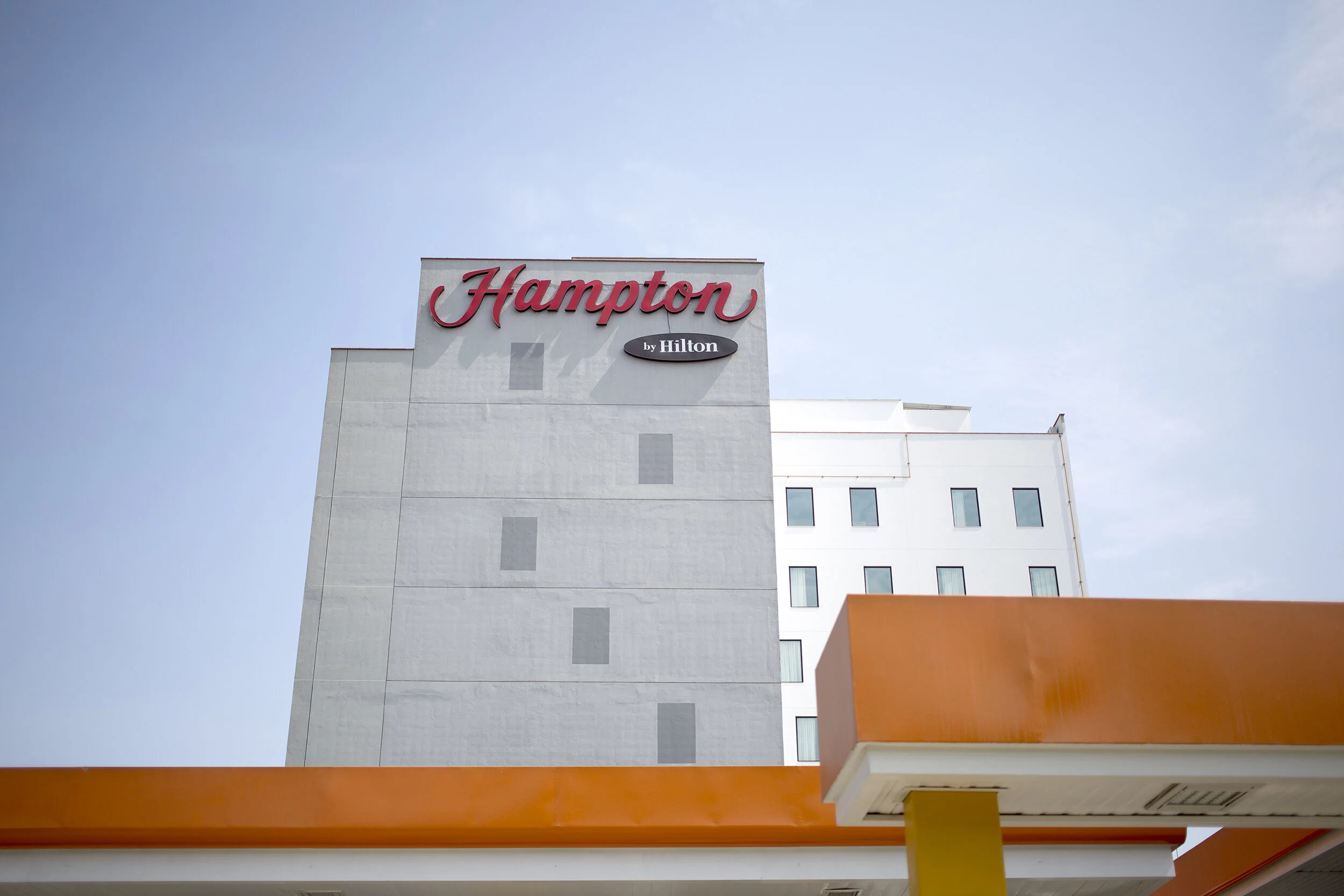 Hotel Hampton by Hilton - Lima — AQUIDOS | Architecture & Urbanism