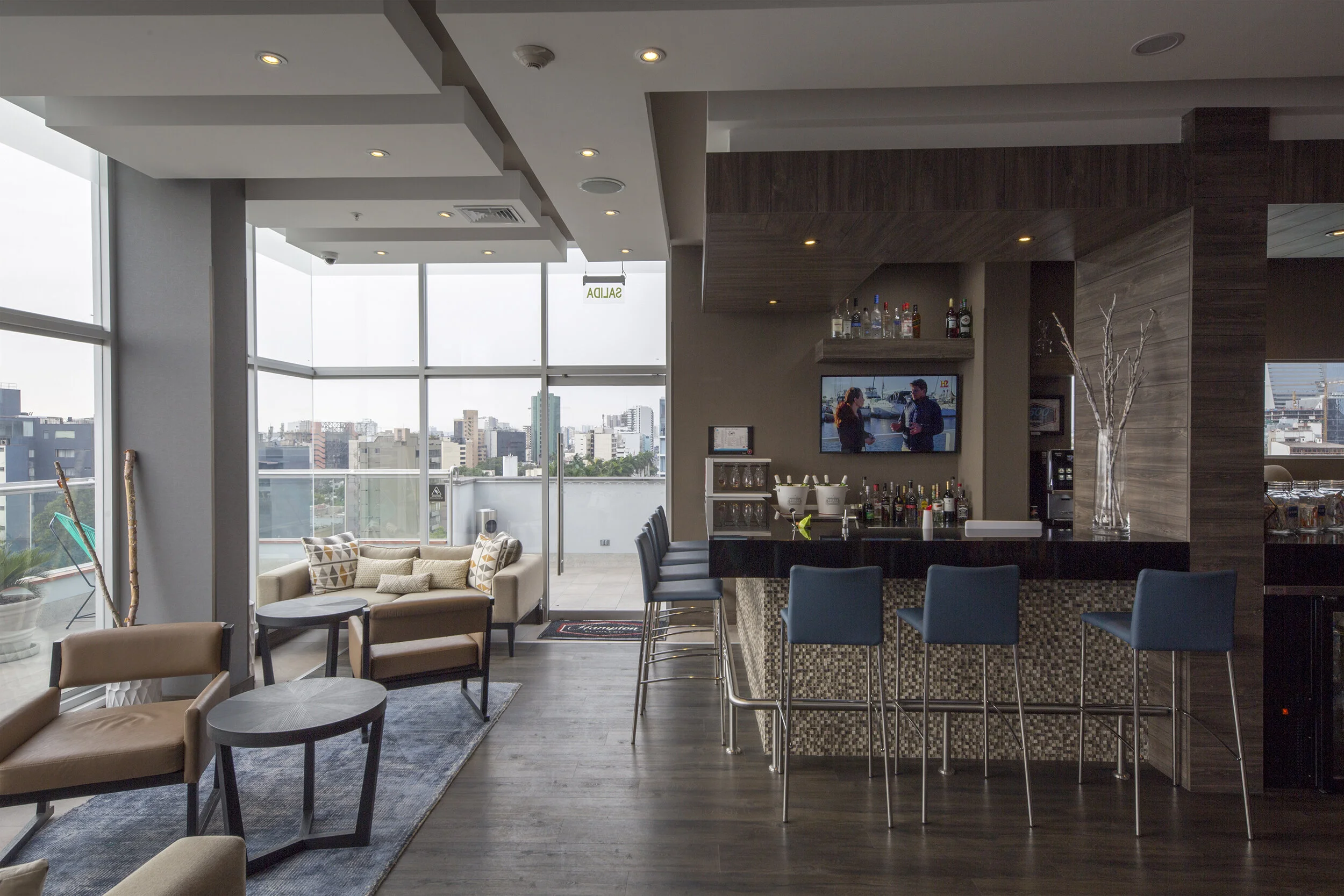 Hotel Hampton by Hilton - Lima — AQUIDOS | Architecture & Urbanism