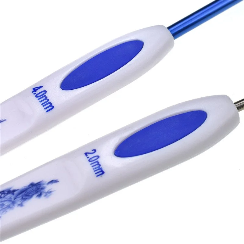 BLUE CROCHET HOOKS IN PAISLEY ZIP CASE — GuChet.com