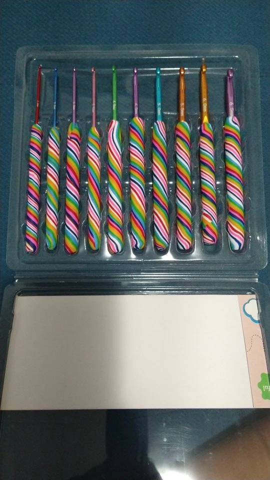 RAINBOW CROCHET HOOKS – 10 HOOK SET — GuChet.com