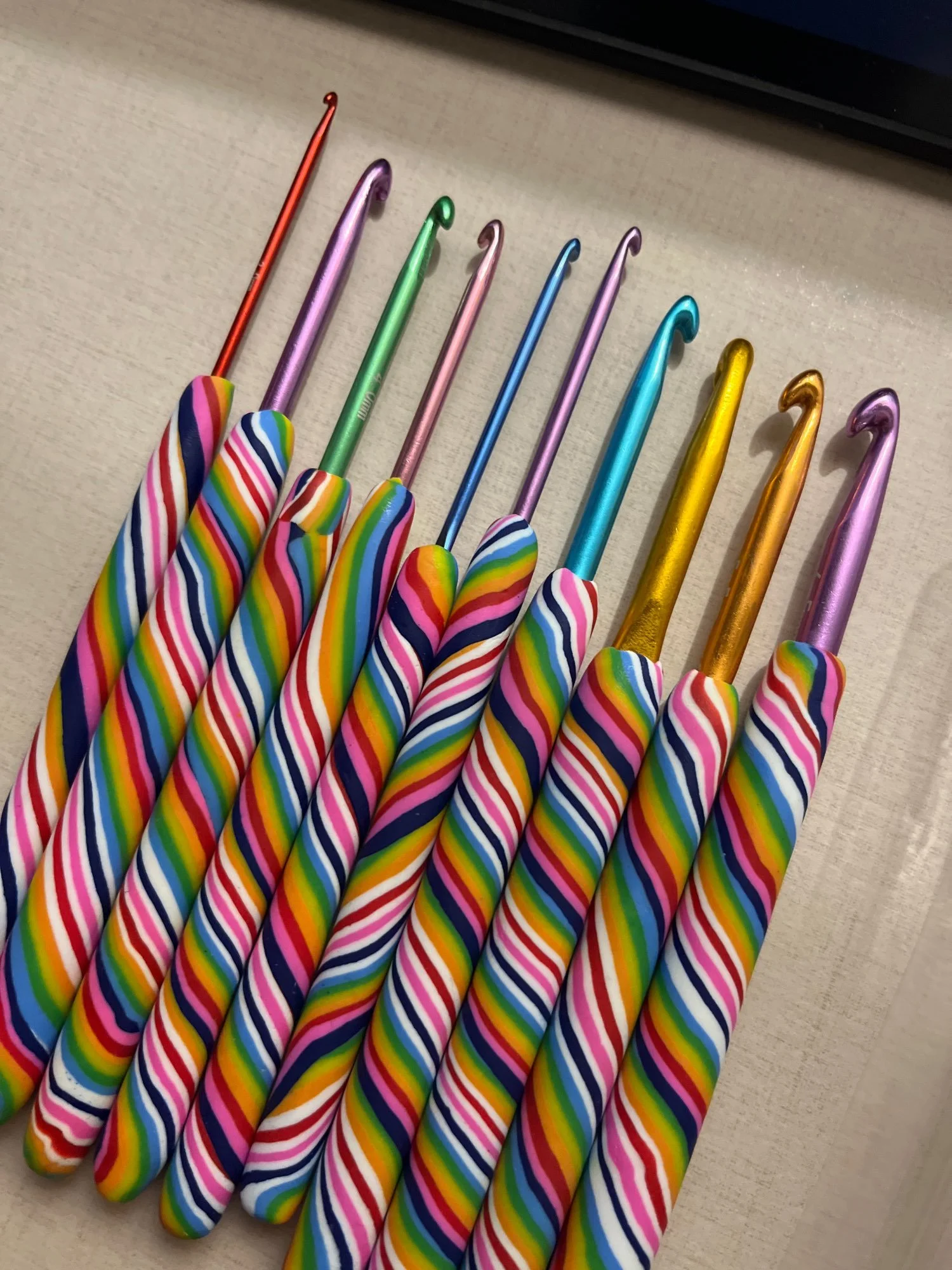 RAINBOW CROCHET HOOKS – 10 HOOK SET — GuChet.com