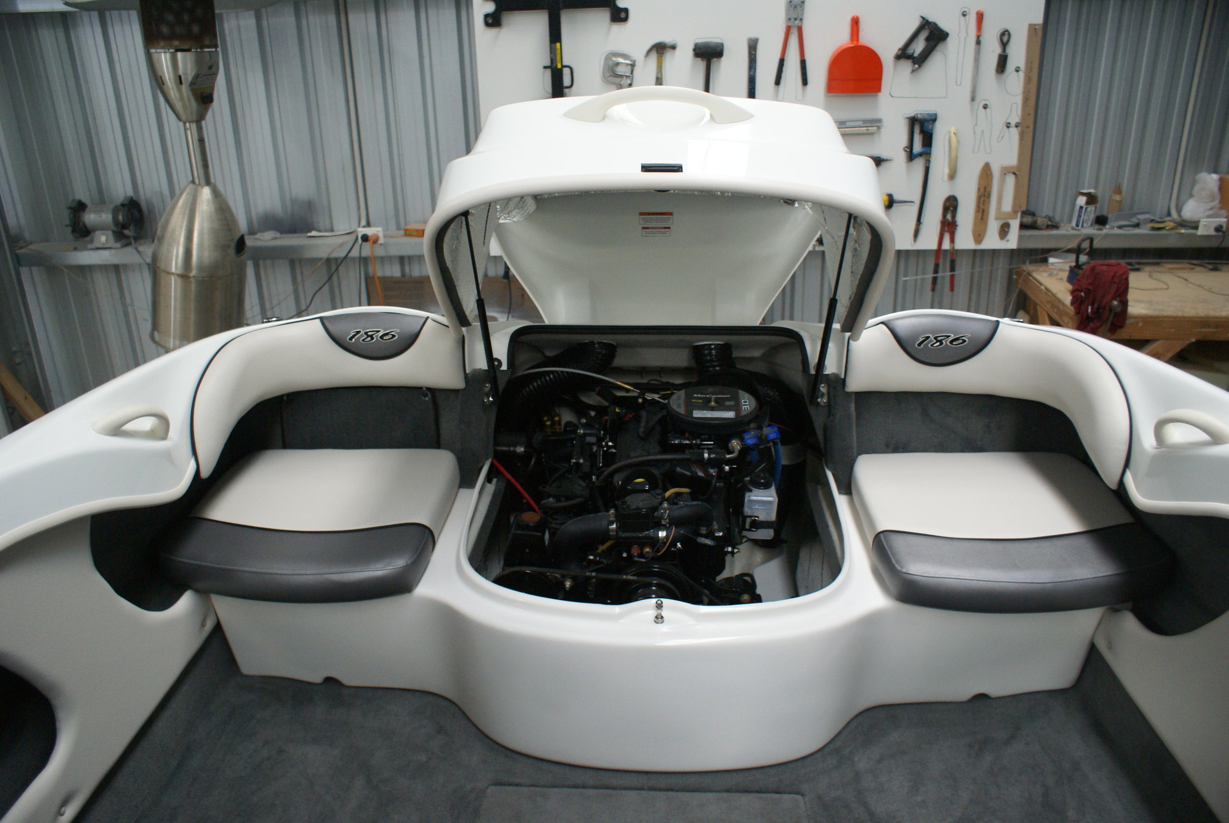 186 CX (old) — Rae Line Boats