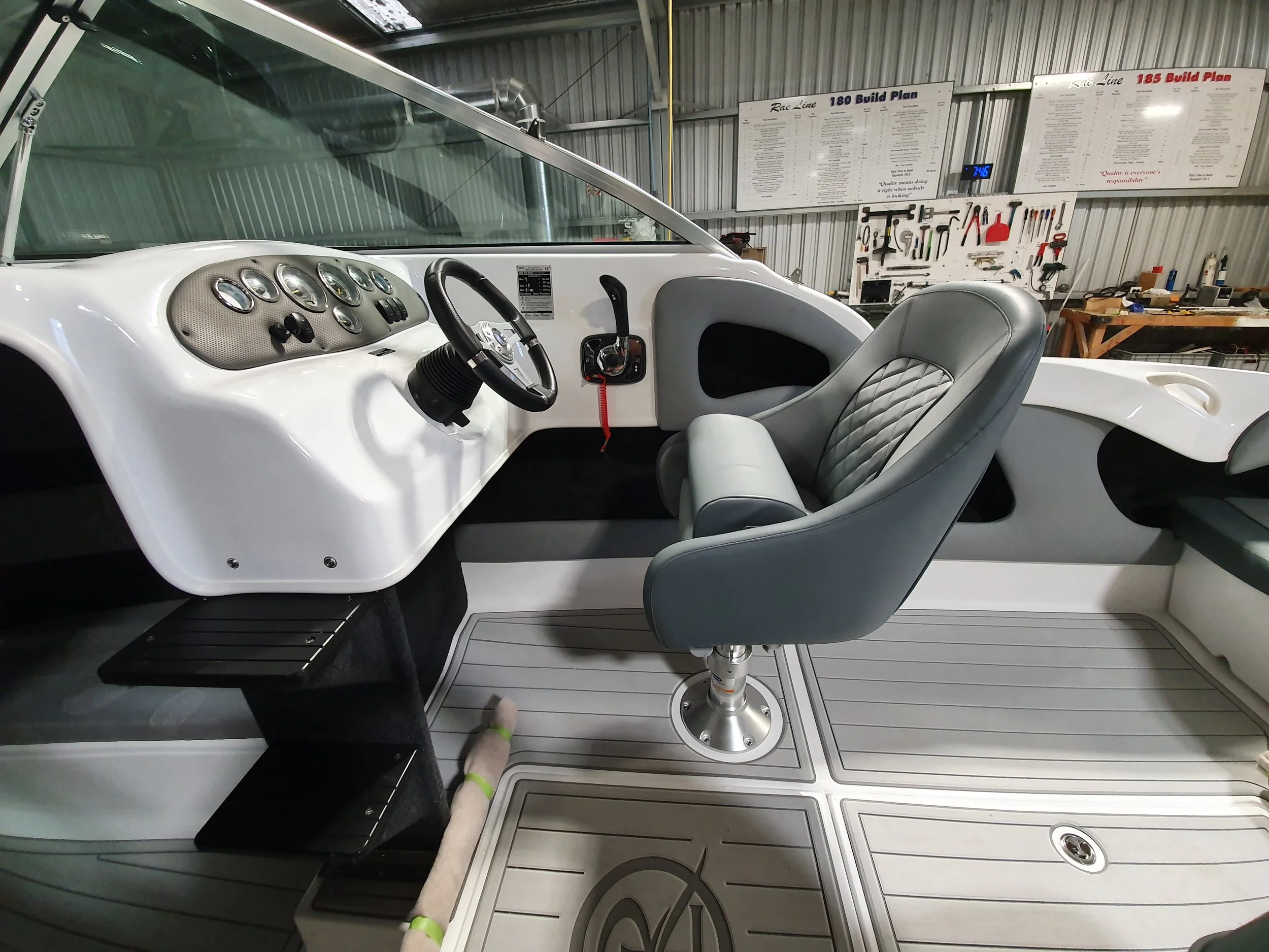 186 CX — Rae Line Boats